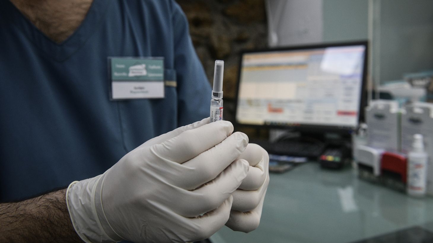 Μπάχαλο και ταλαιπωρία με τα αντιγριπικά εμβόλια – Οι συστάσεις του ...