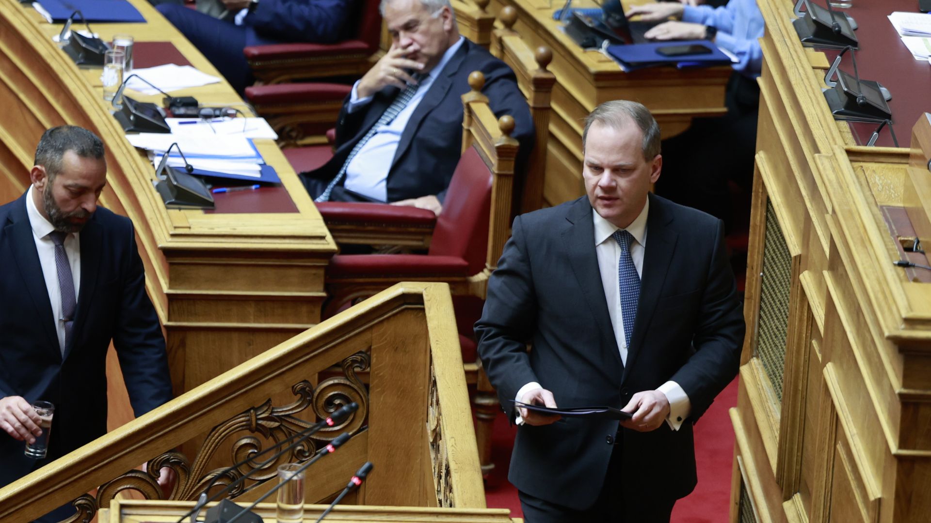 ΣΥΡΙΖΑ σε κυβερνητικές πηγές: Από τα θερμά χειροκροτήματα σε Καραμανλή ...