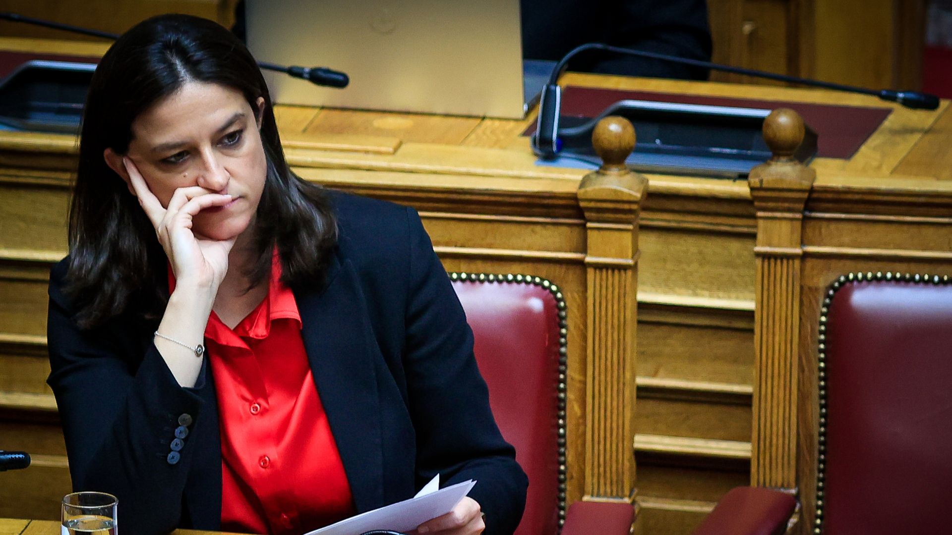 «Νίπτει τας χείρας της» η Κεραμέως για το σκάνδαλο emails: «Δεν έχω ...