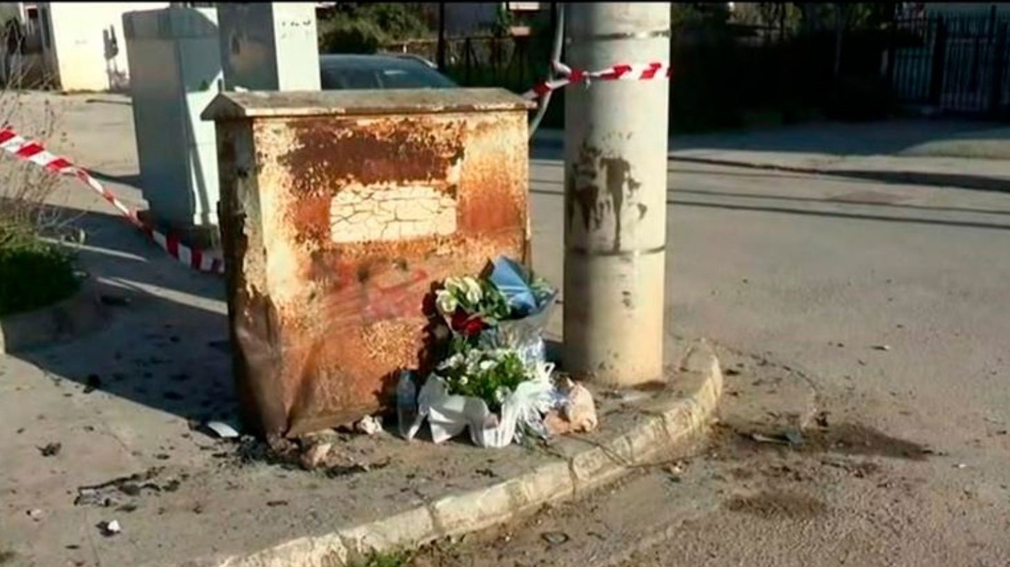 Mενίδι: Σε βαρύ κλίμα η κηδεία του 19χρονου που σκοτώθηκε στο τροχαίο ...