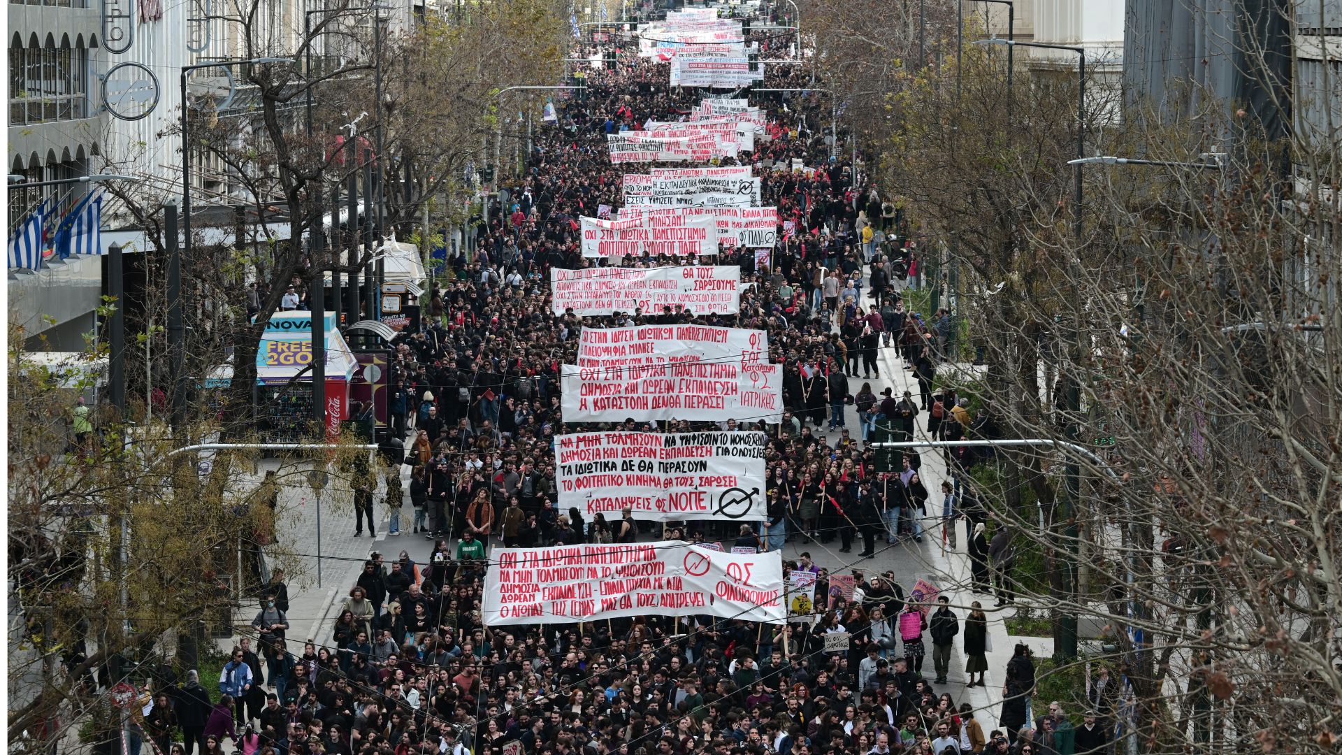 Ιδιωτικά πανεπιστήμια: «Βούλιαξε» η Αθήνα από χιλιάδες φοιτητές για το ...