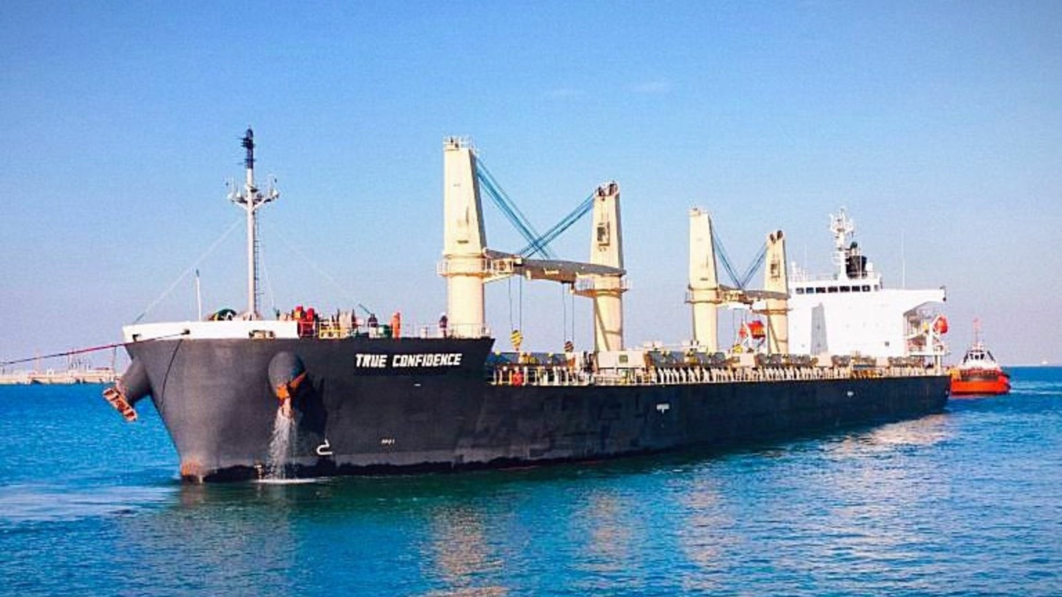 Επικίνδυνη κλιμάκωση στην Ερυθρά Θάλασσα: Δύο νεκροί και έξι τραυματίες ...