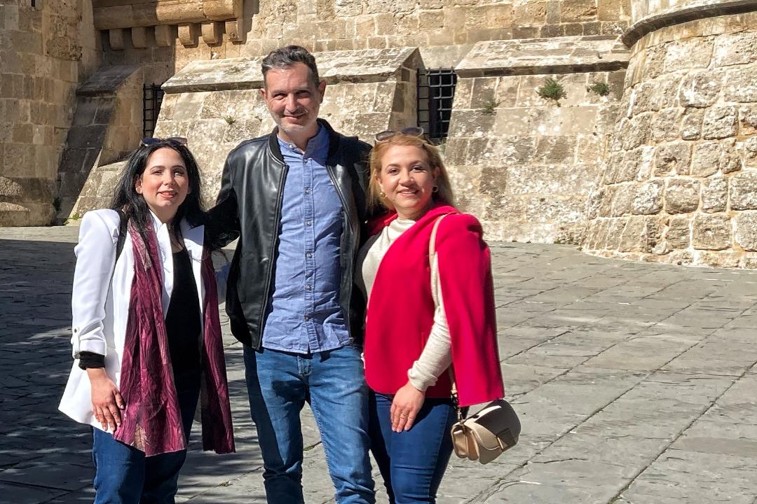 Οι αδελφές Σπανομάρκου στρέφουν τα διεθνή κινηματογραφικά φώτα στη Ρόδο ...
