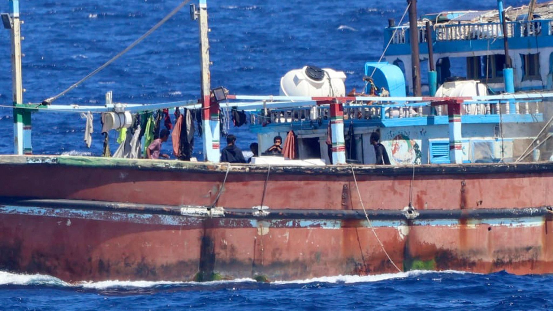Σομαλία: Ένοπλοι κατέλαβαν πλοίο – Όμηροι τα 23 μέλη του πληρώματος ...