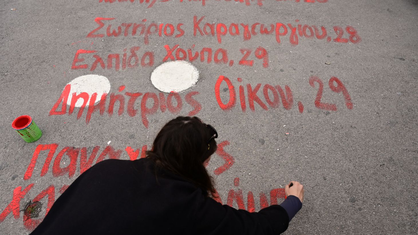 25η Μαρτίου: Ο Δήμος Αθηναίων δεν κάλυψε με την εξέδρα τα ονόματα των ...