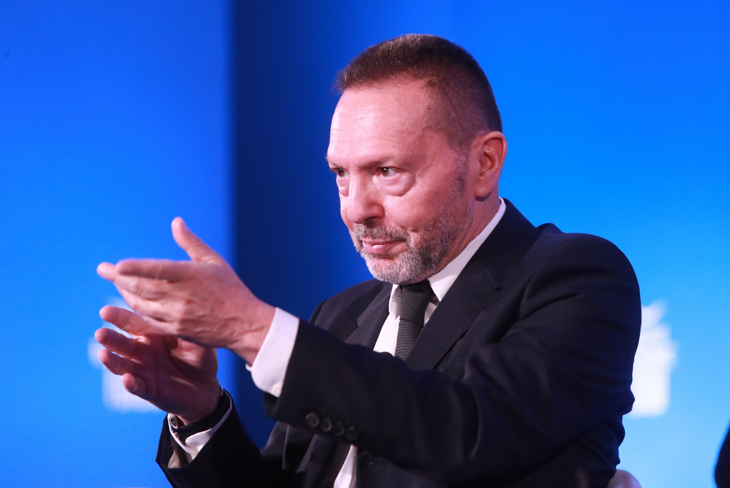 Στουρνάρας: Κατεβάζει τον πήχη για την ελληνική οικονομία, «φρένο» για ...