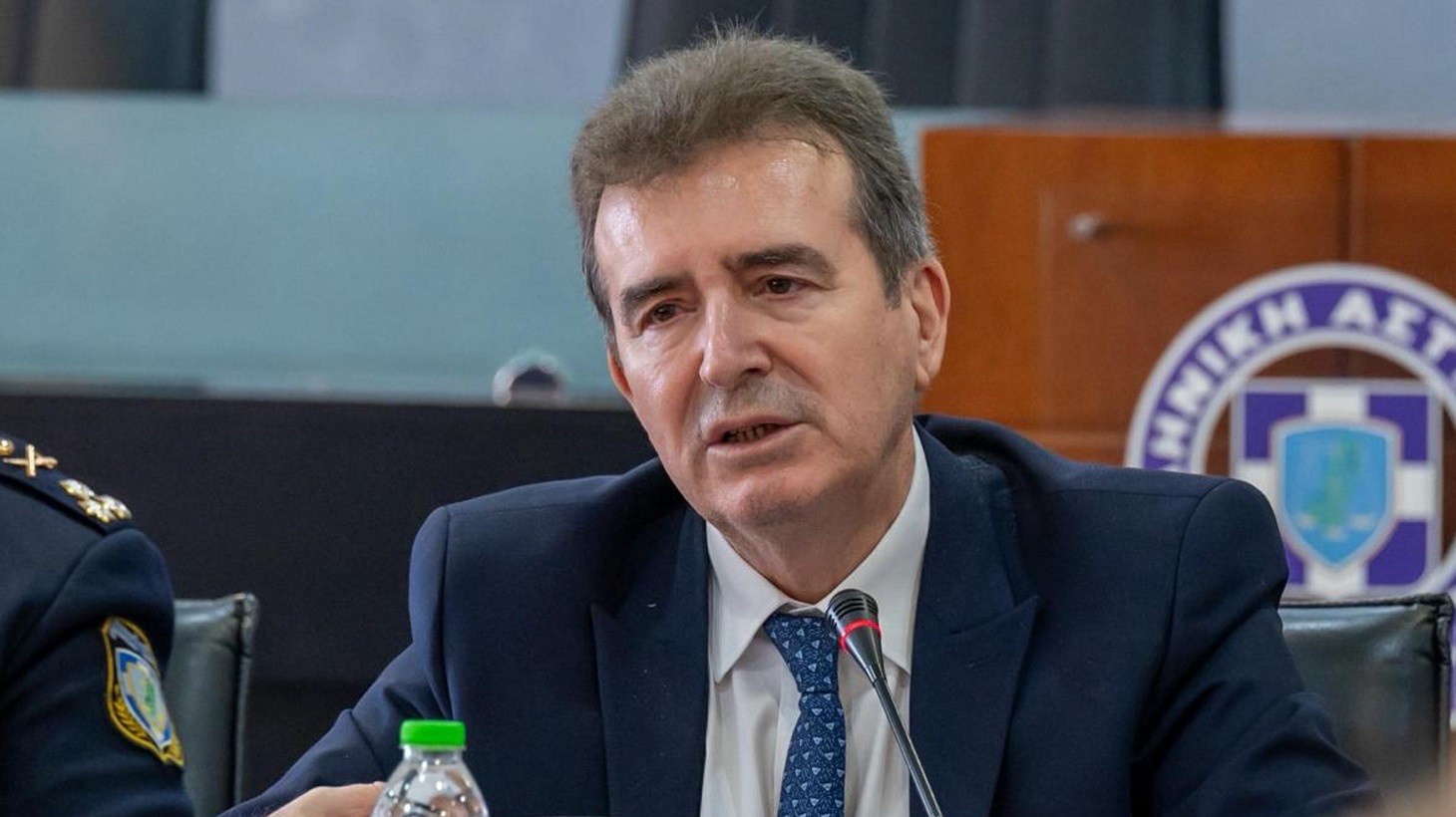 Χρυσοχοΐδης: « 50 άοπλοι αστυνομικοί θα προσληφθούν ως διαμεσολαβητές ...
