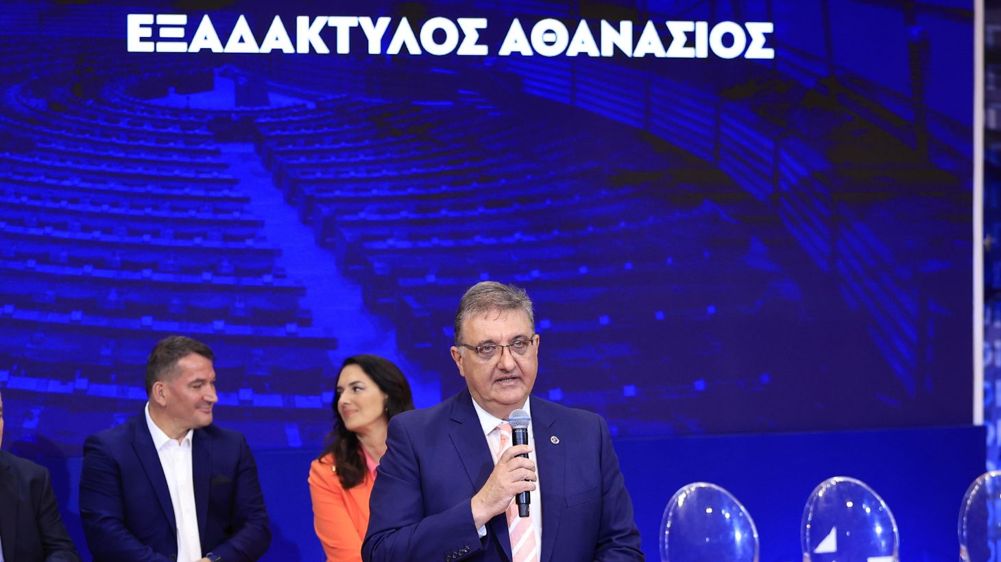 Εξαδάκτυλος στο topontiki.gr: Τι απαντά στο ΠΑΣΟΚ για την αποκαθήλωση ...