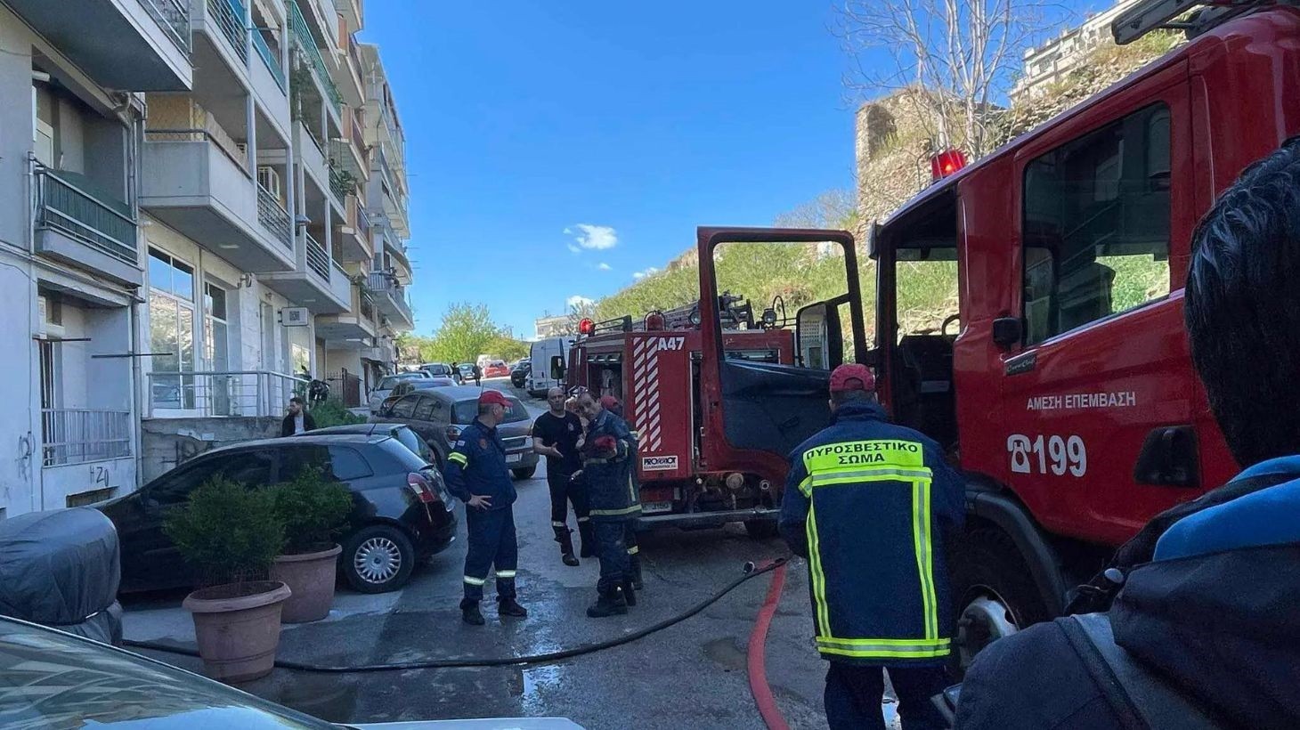 Θεσσαλονίκη: Φωτιά σε διαμέρισμα – Απεγκλωβίστηκαν 5 παιδιά και 3 ...