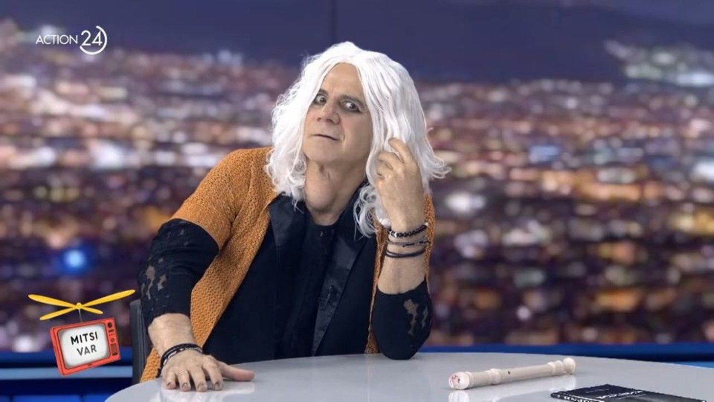 MITSI VAR: Πώς θα ήταν ο Νίκος Καρβέλας πριν ξεκινήσει η εκπομπή της ...