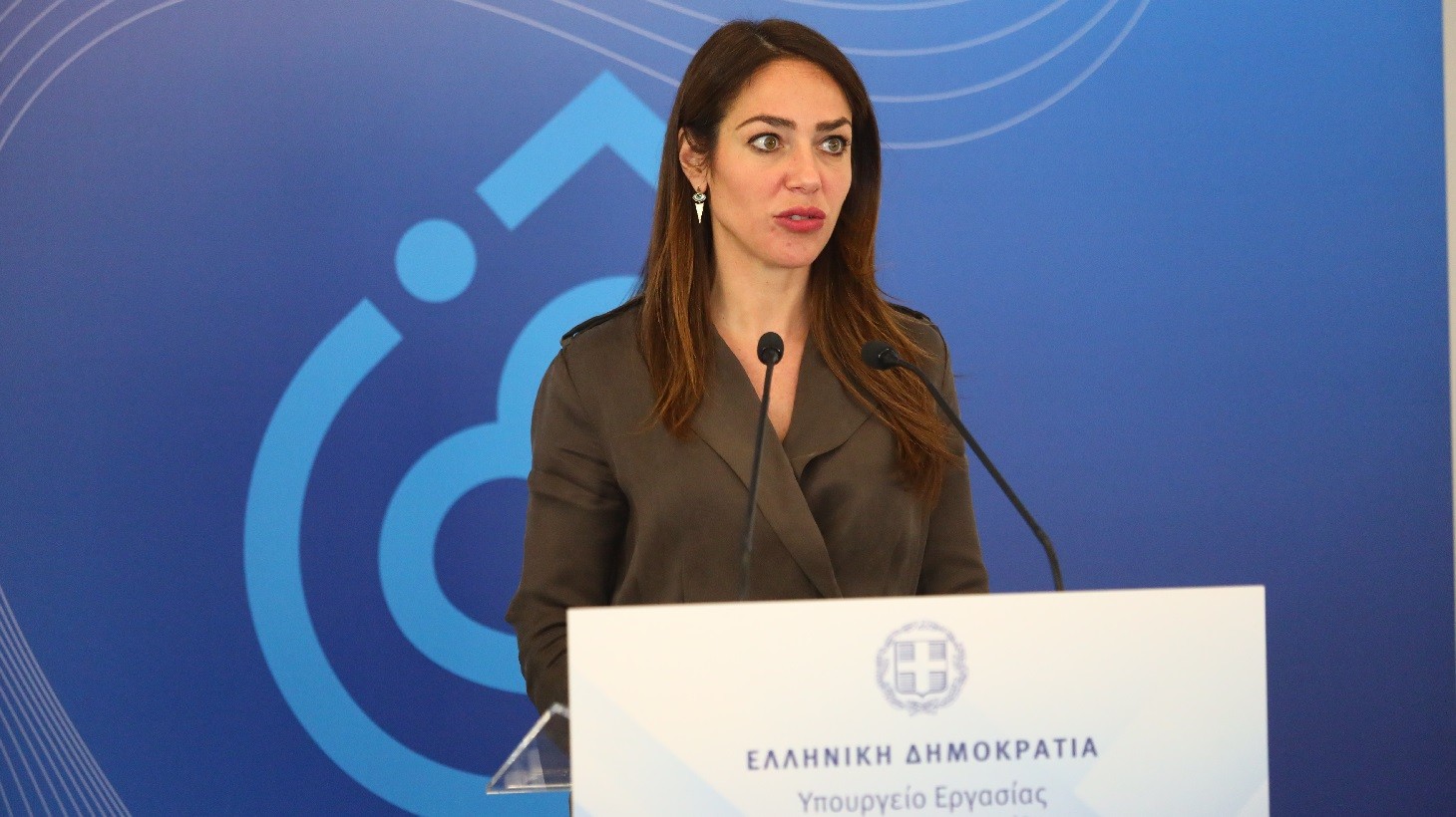 Η Δόμνα Μιχαηλίδου υποστηρίζει την εργασία και στα 72 χρόνια και ...