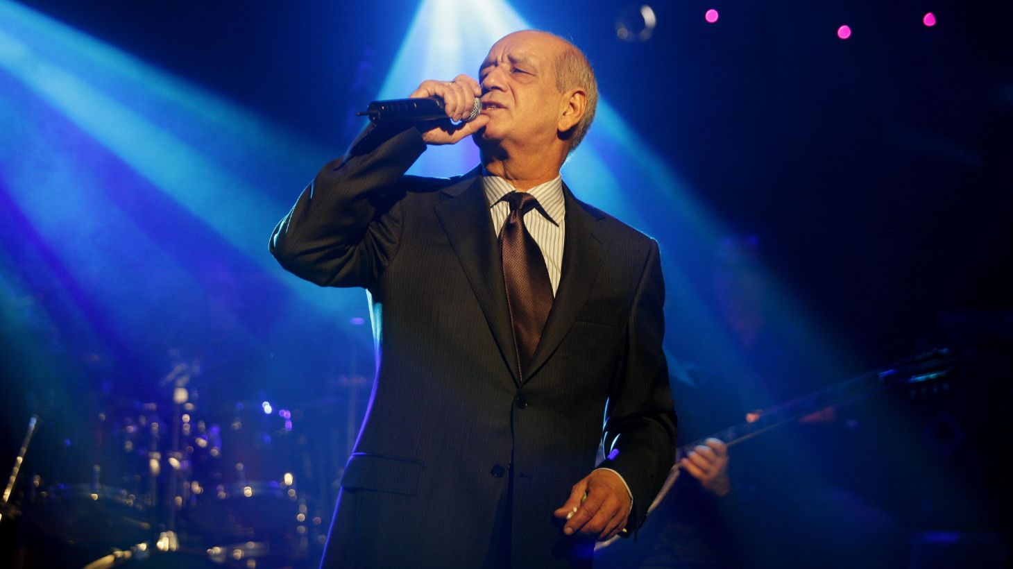 Δημήτρης Μητροπάνος: 12 χρόνια χωρίς τον σπουδαίο ερμηνευτή (Videos ...