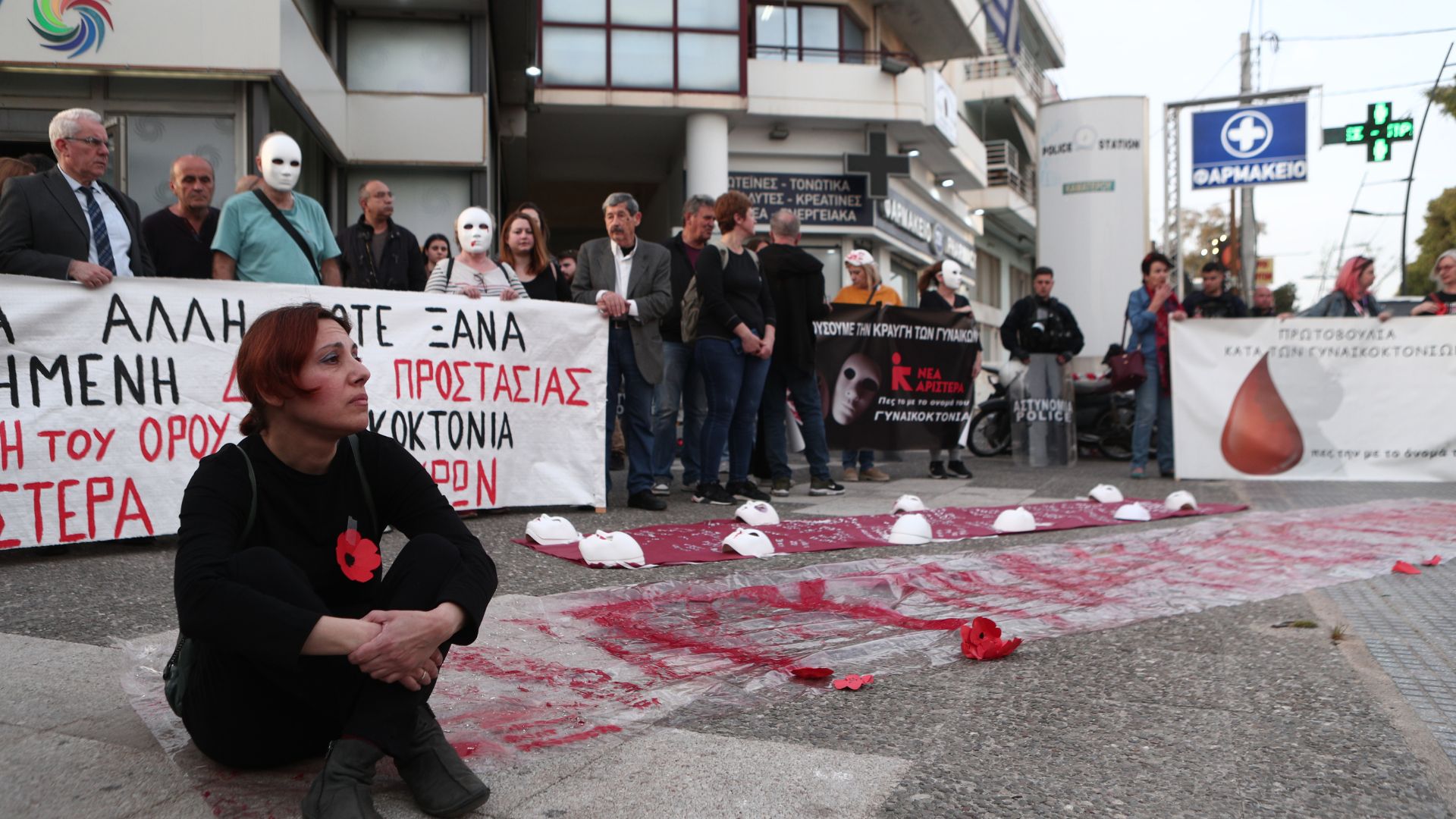 Άγιοι Ανάργυροι: Συγκέντρωση διαμαρτυρίας έξω από το ΑΤ όπου έγινε η ...