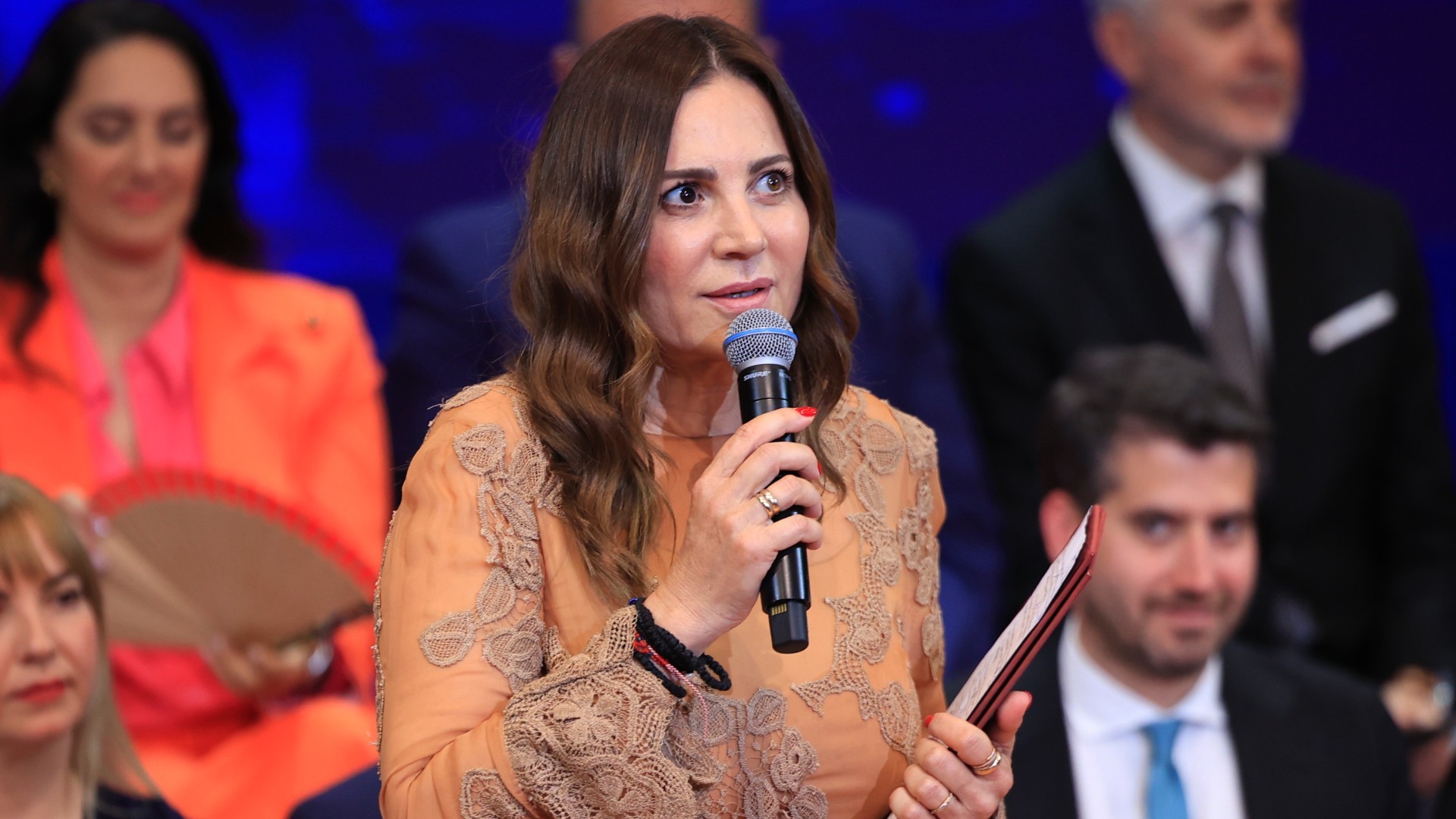 Βίκυ Φλέσσα για Τέμπη: «Τα παιδιά τα σκοτώσαμε όλοι και όλες μαζί ...
