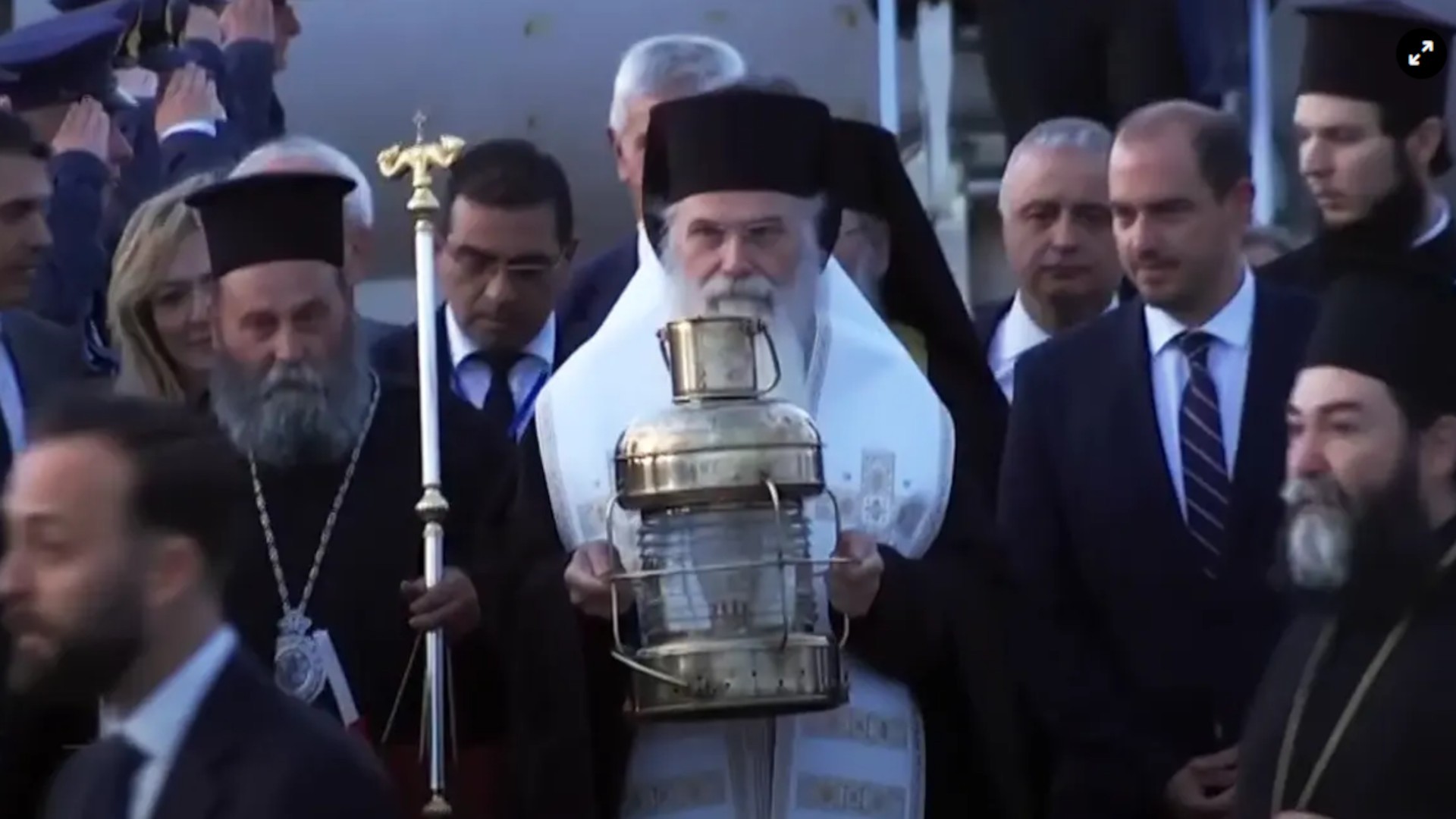 Εφτασε το Αγιο Φως στην Ελλάδα – Με ειδικές πτήσεις σε όλες τις ...