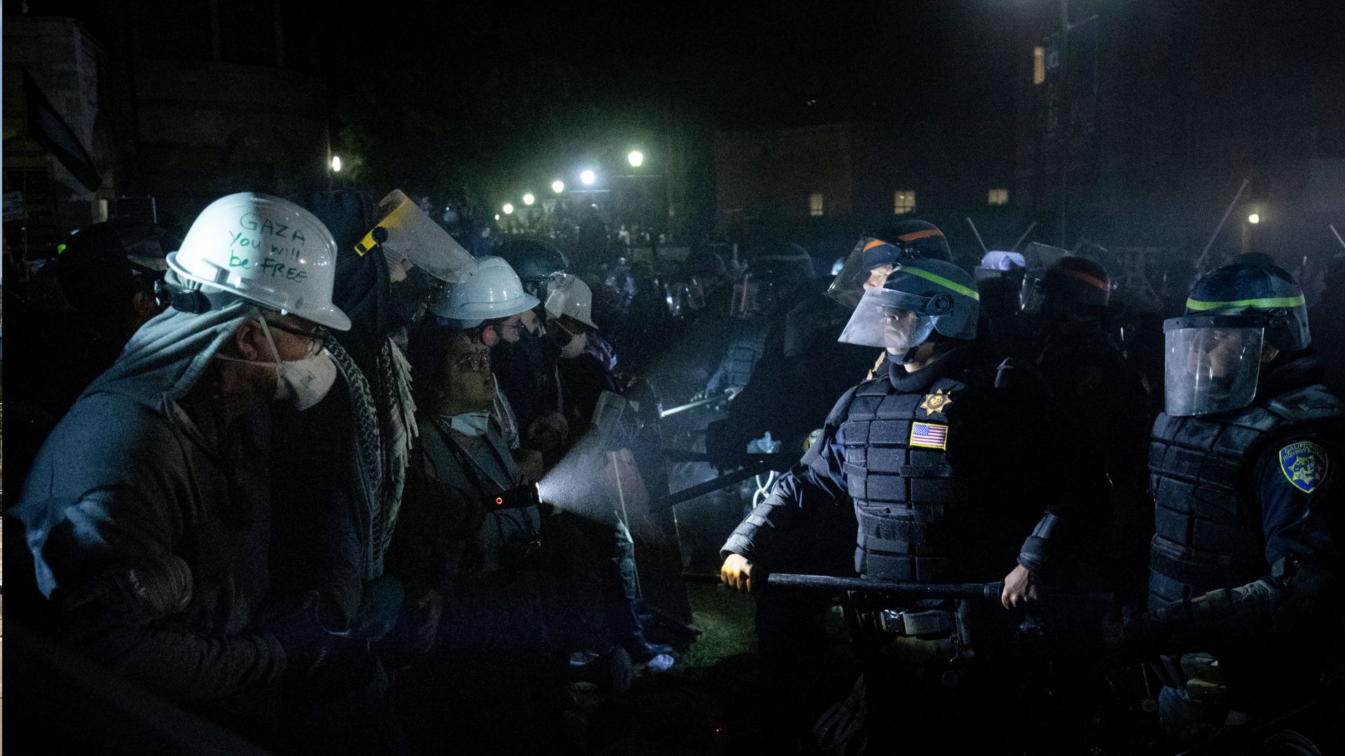 Προκαλεί ο Μπάιντεν μετά την ωμή καταστολή στα πανεπιστήμια: «Να ...