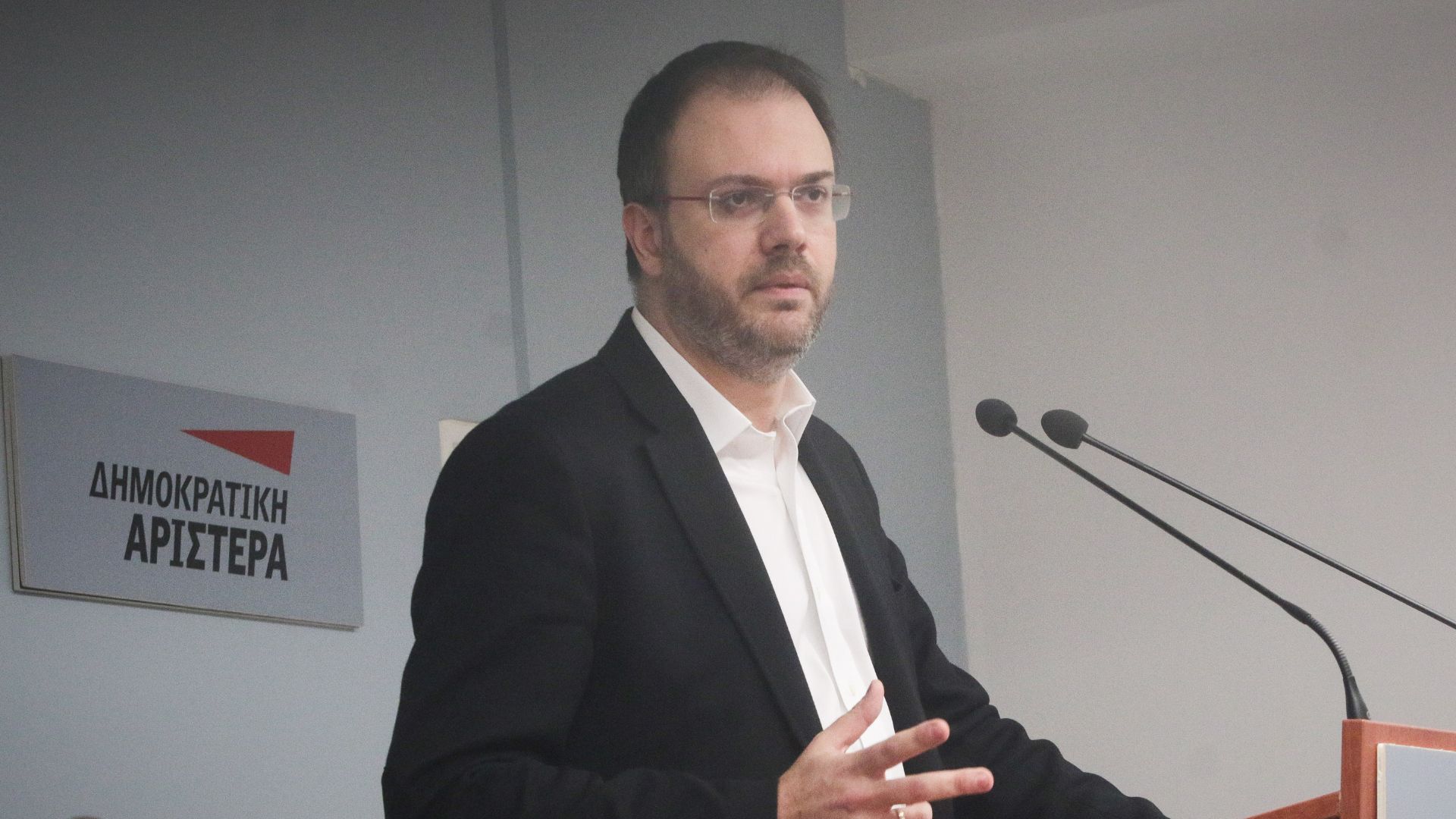 Η απόλυση Θεοχαρόπουλου, ο Ζαχαριάδης και τα μηνύματα από Κουμουνδούρου ...