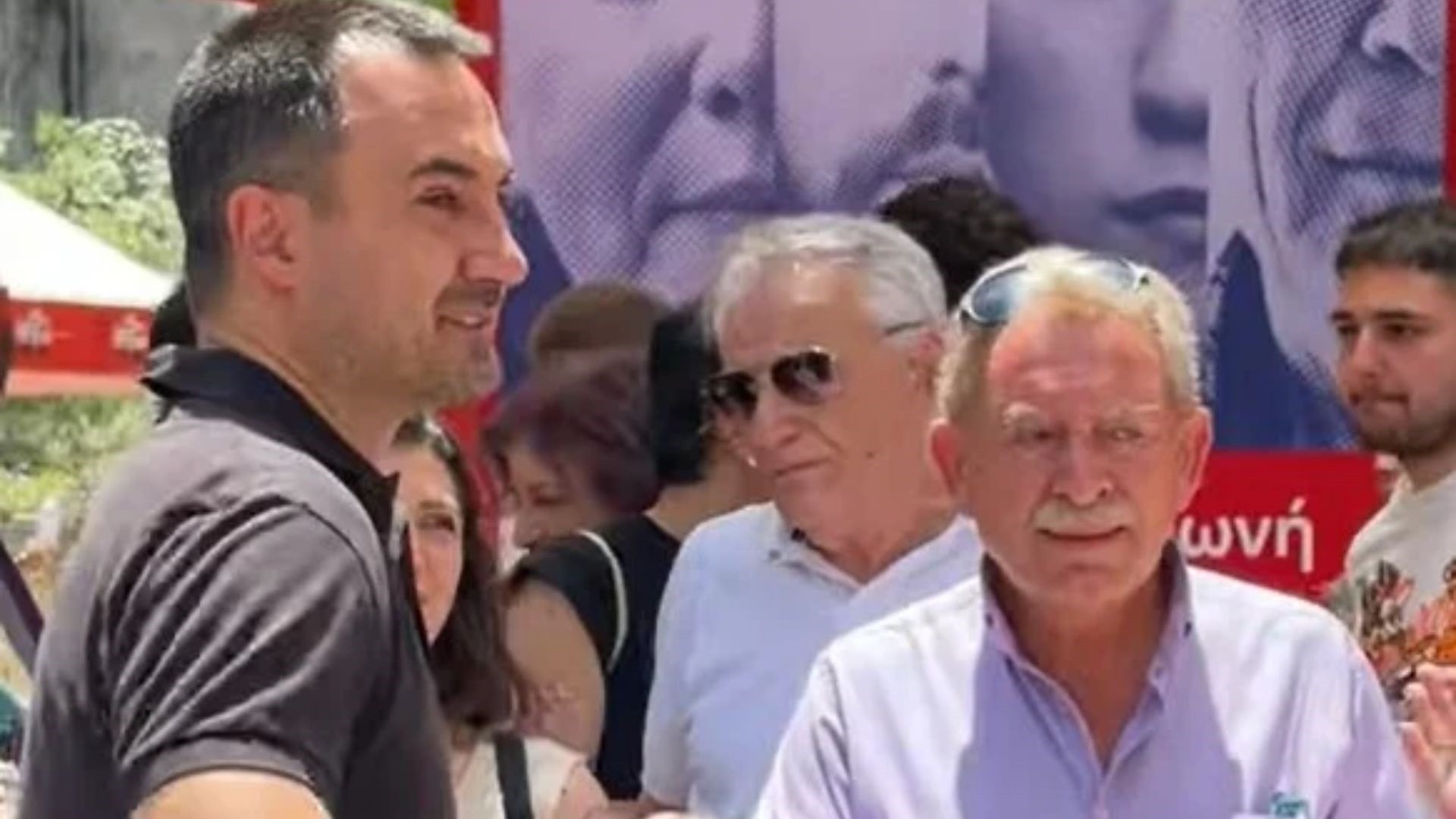 Νέα Αριστερά: Αυλαία σε κλίμα συγκίνησης – Με χειροκροτήματα ...