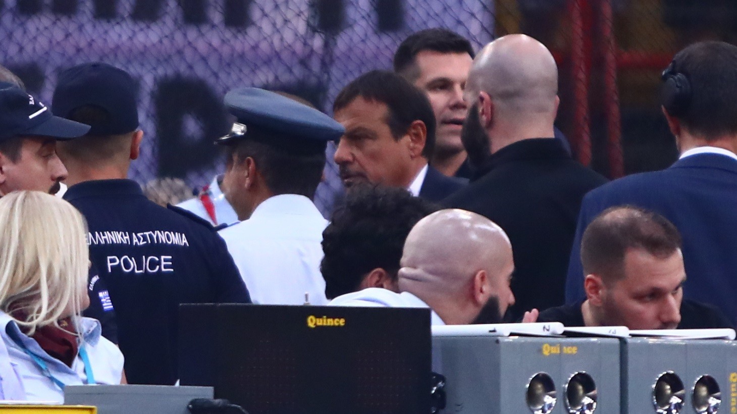 Επεισοδιακό το φινάλε στο ΣΕΦ, αποβλήθηκε ο Αταμάν (Video) | topontiki.gr