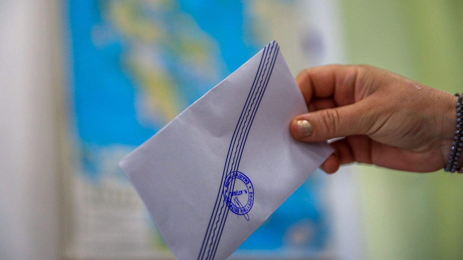 Δημοσκόπηση RealPolls: Απώλειες για ΝΔ λόγω αγροτικού, κέρδη για ...