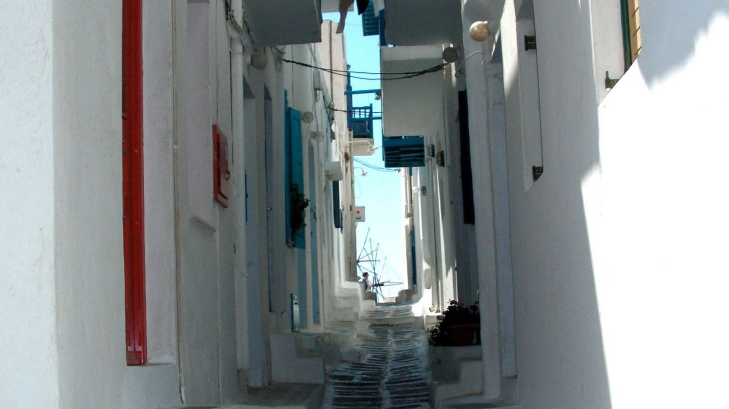 Μύκονος: Βρετανίδα ραδιοφωνική παραγωγός χάθηκε στα σοκάκια του νησιού ...