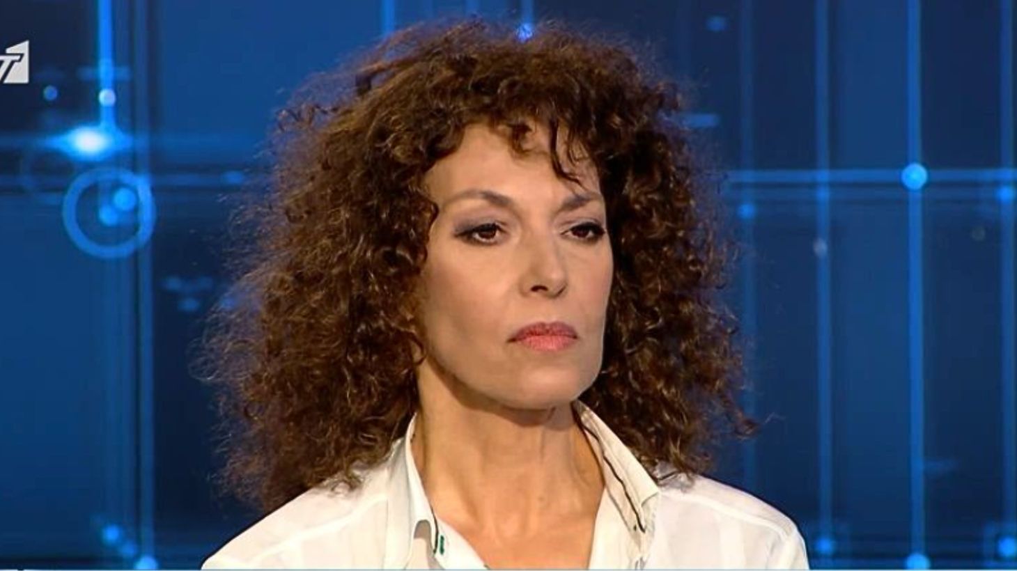 Σοκάρει η Δήμητρα Παπαδήμα: «Ο πατέρας μου με σημάδευε με την καραμπίνα ...