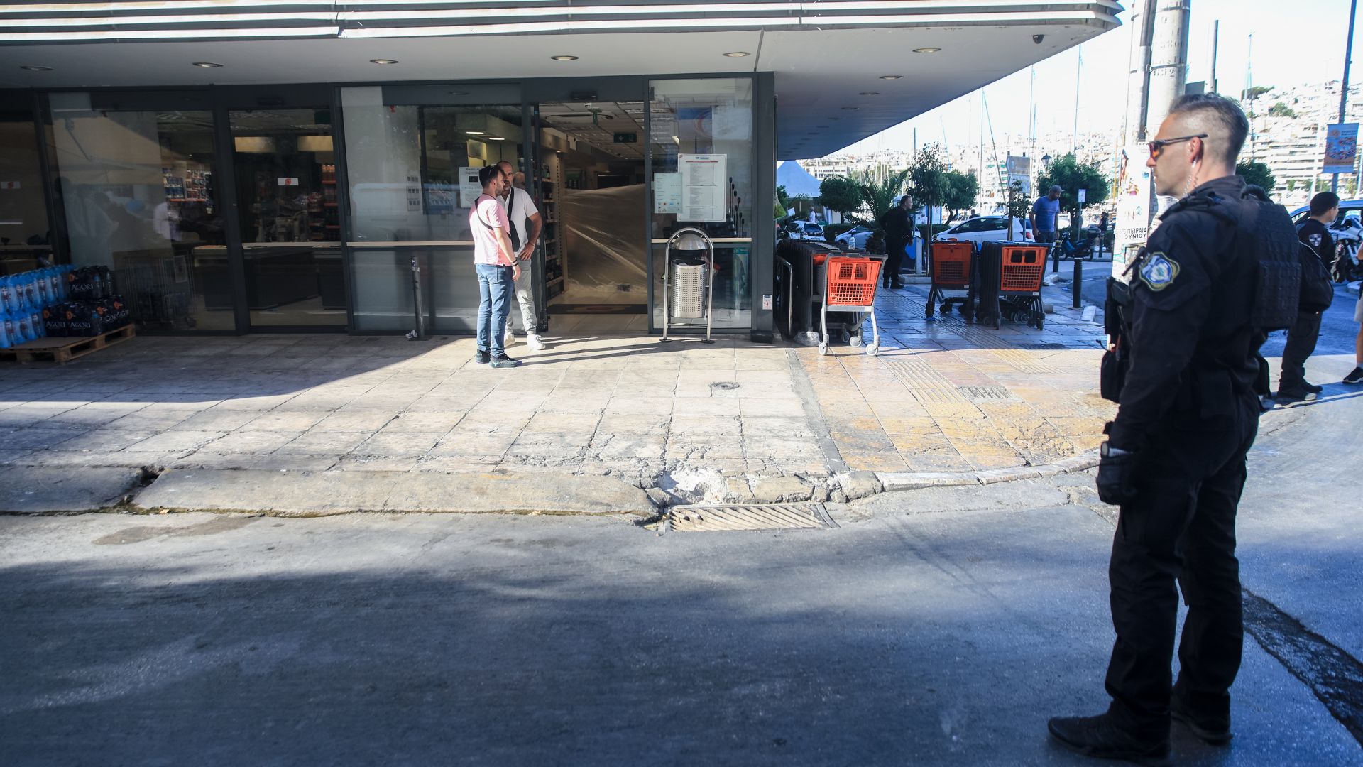 Πειραιάς: Ένοπλη συμπλοκή στην Ακτή Μουτσοπούλου – Ένας νεκρός και ένας ...