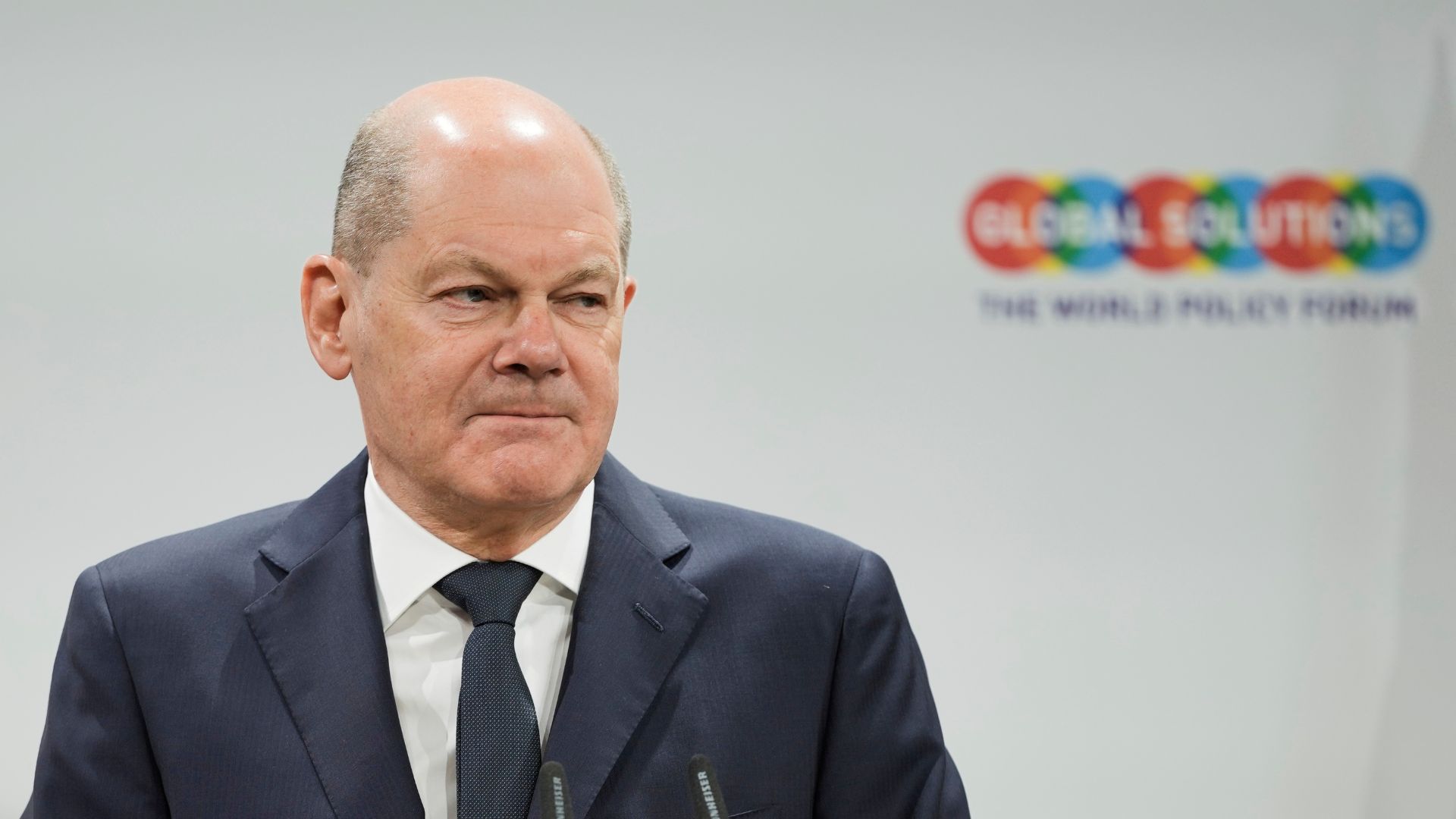 Σολτς: «Πράσινο φως» στην Ουκρανία να χρησιμοποιήσει γερμανικά όπλα για ...