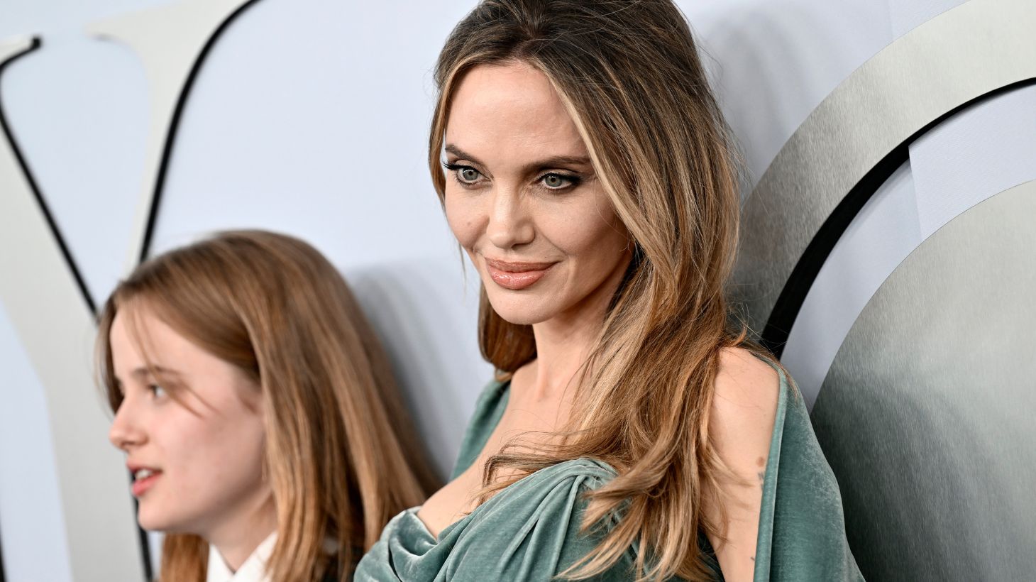 Αντζελίνα Τζολί: Με την κόρη της, Βιβιέν στα Tony Awards – Ντύθηκαν ...