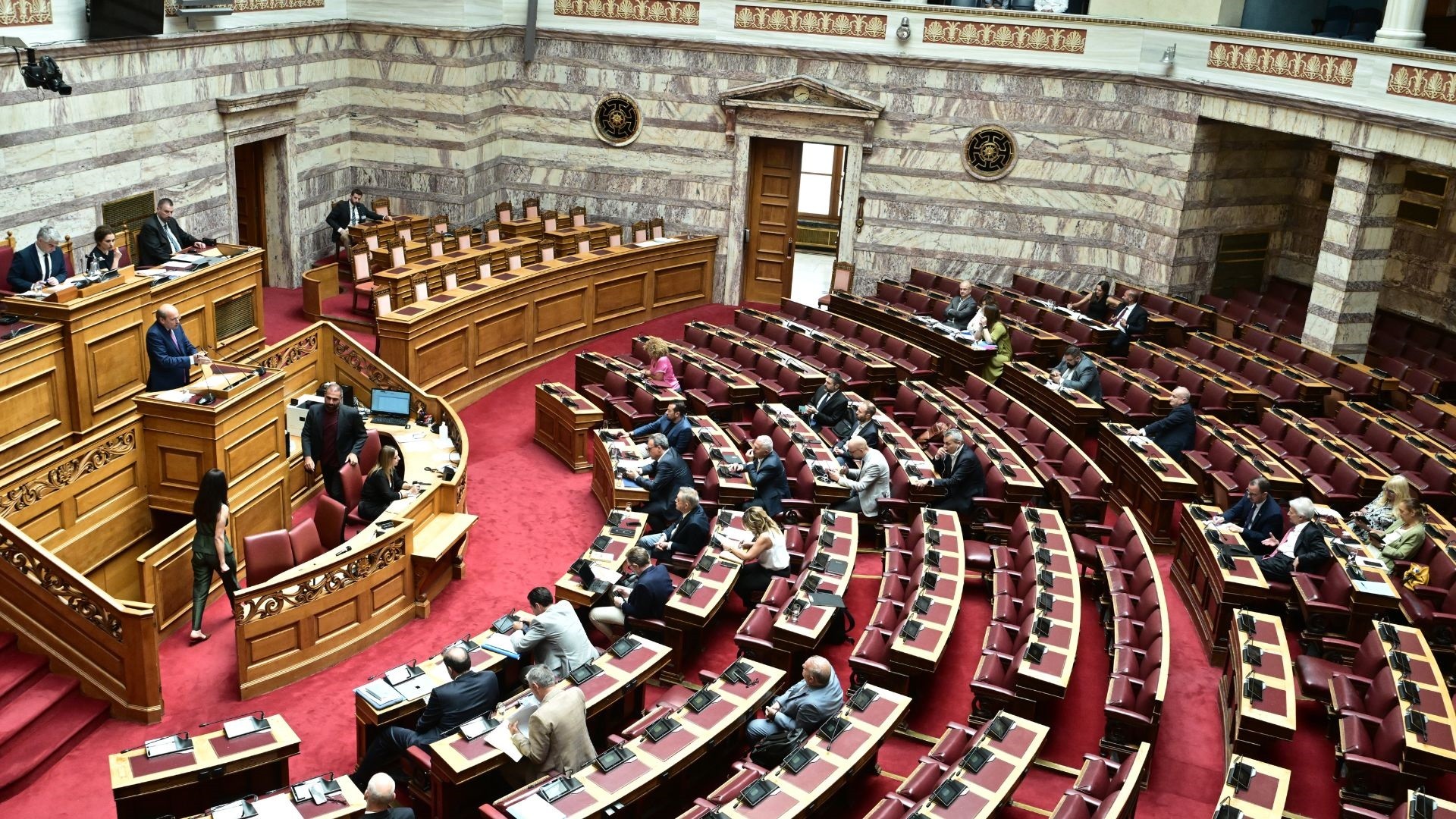 Βουλή: Πέρασε με ψήφους της ΝΔ και του ΠΑΣΟΚ η συμφωνία συγχώνευσης της ...
