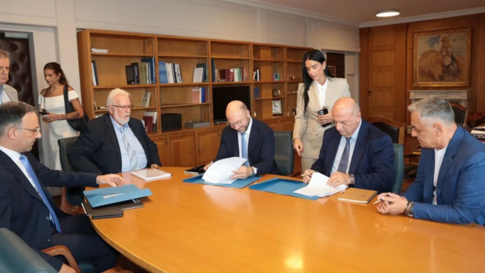 Υπεγράφη η μελέτη διαχείρισης των υδάτων της Κρήτης ανάμεσα στον Κ ...