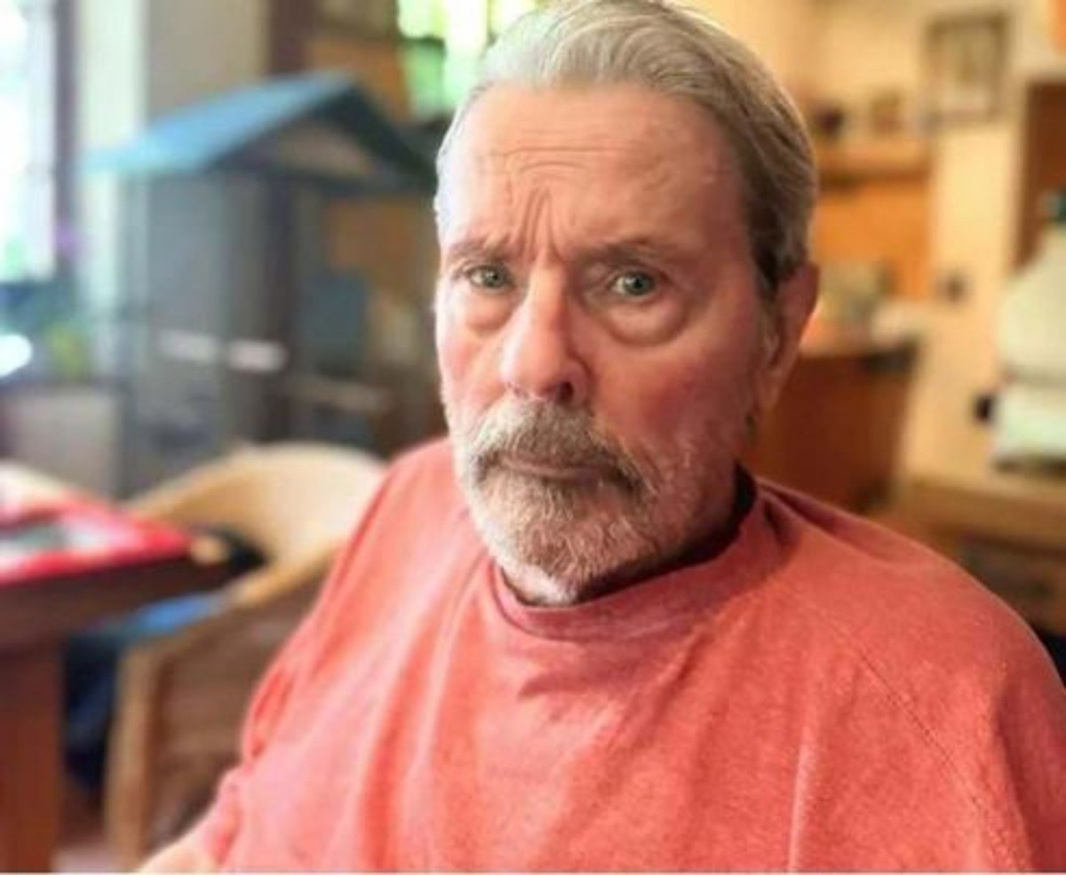 Αλέν Ντελόν: Αγνώριστος στις τελευταίες φωτογραφίες του, έναν μήνα πριν ...