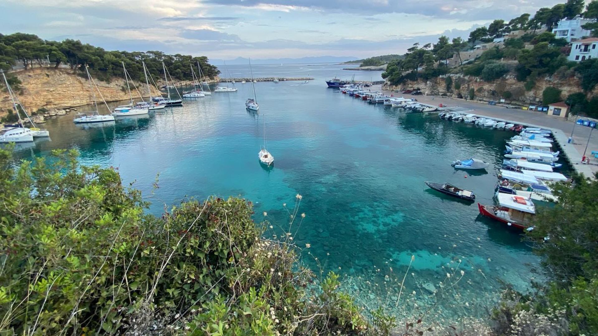 Lonely Planet: Η Αλόννησος στα 3 καλύτερα μέρη του κόσμου για solo ...