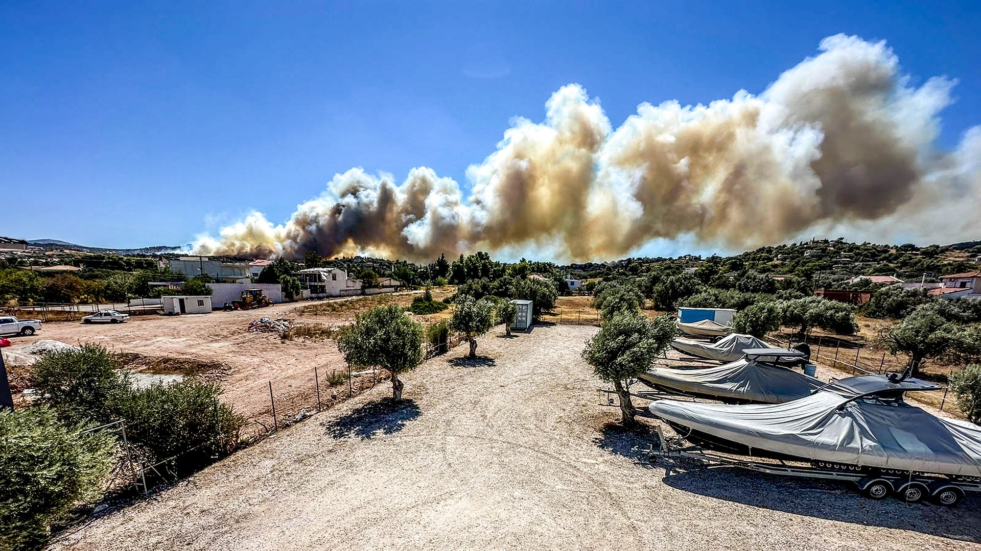 Κορωπί: Σε ύφεση η φωτιά στην Αγία Μαρίνα – Μηνύματα από το 112 για ...