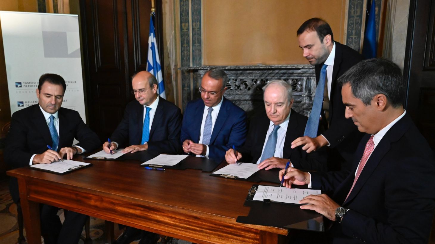 Υπεγράφη η σύμβαση παραχώρησης για 25 χρόνια της Αττικής Οδού στην ΓΕΚ ...
