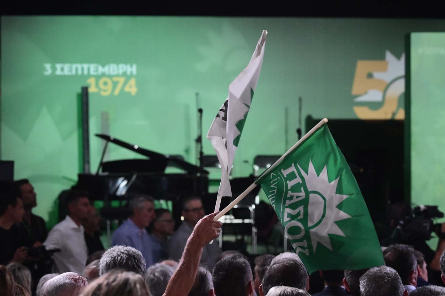 ΠΑΣΟΚ: Στο προσκήνιο το «ασυμβίβαστο» Δούκα – Καταθέτουν τις υπογραφές ...