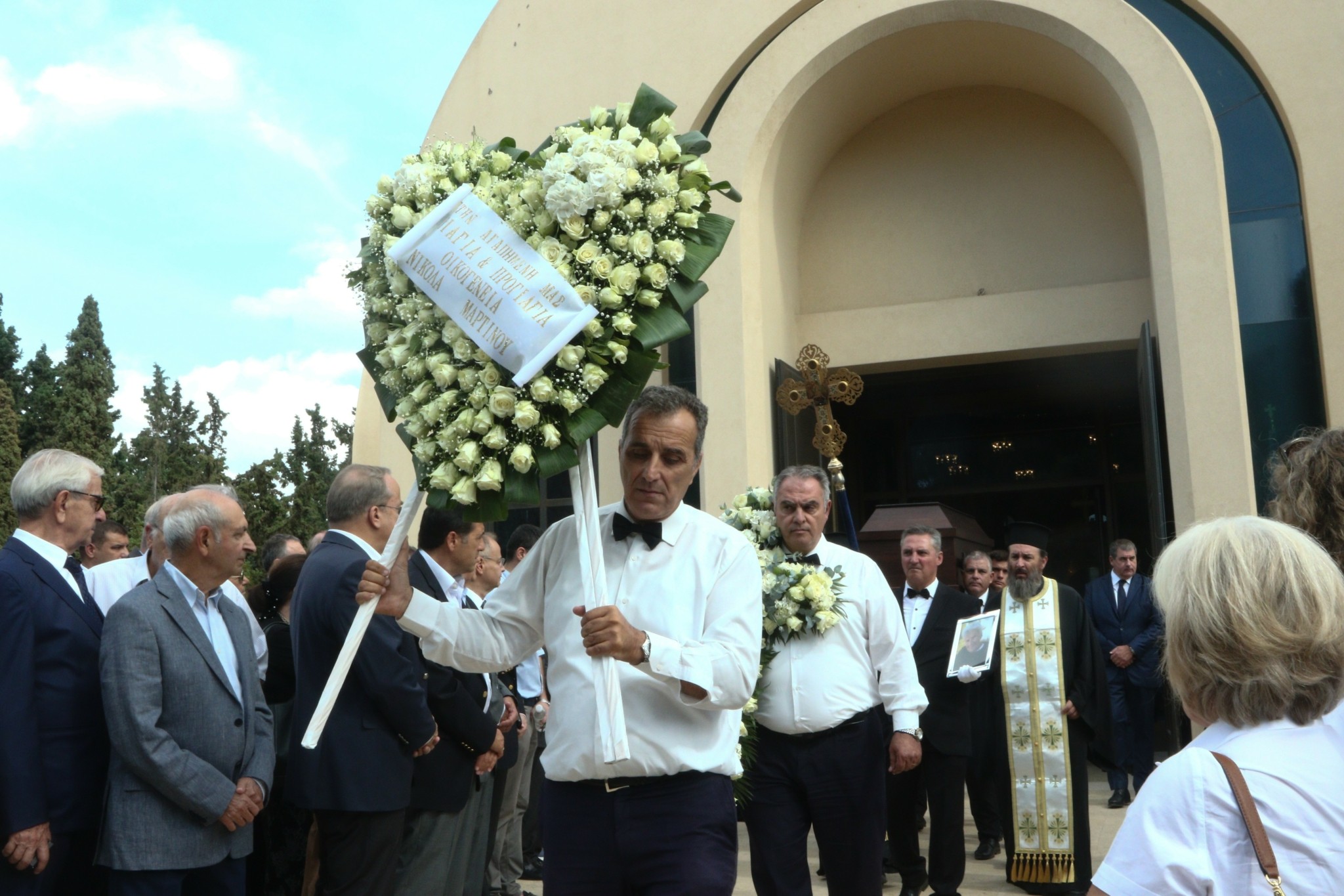 Τελέστηκε η κηδεία της Αθηνάς Μαρτίνου, της ισχυρότερης γυναίκας της ...