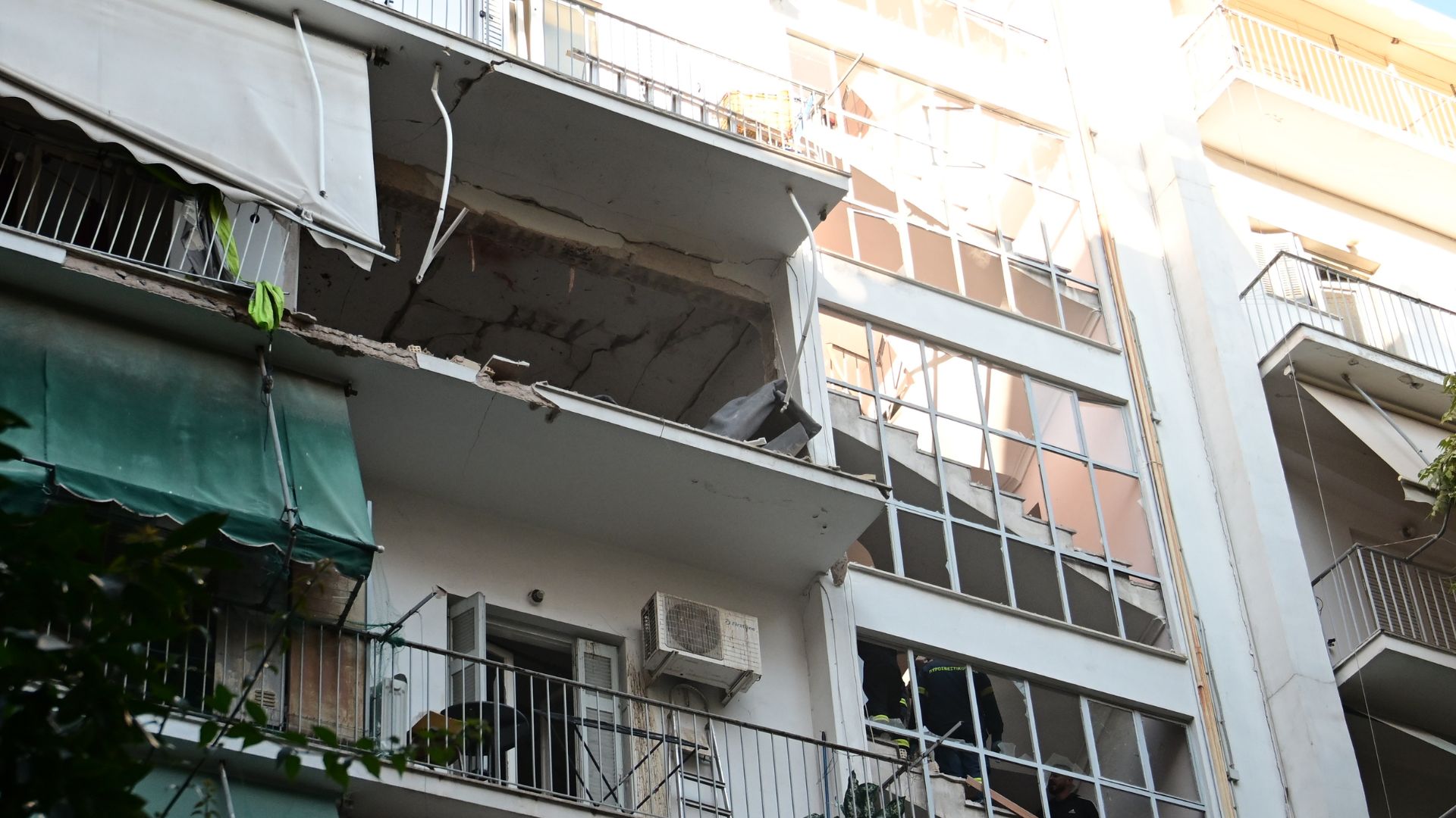Έκρηξη στους Αμπελόκηπους: Στον ανακριτή ο 31χρονος που παραδόθηκε στην ...