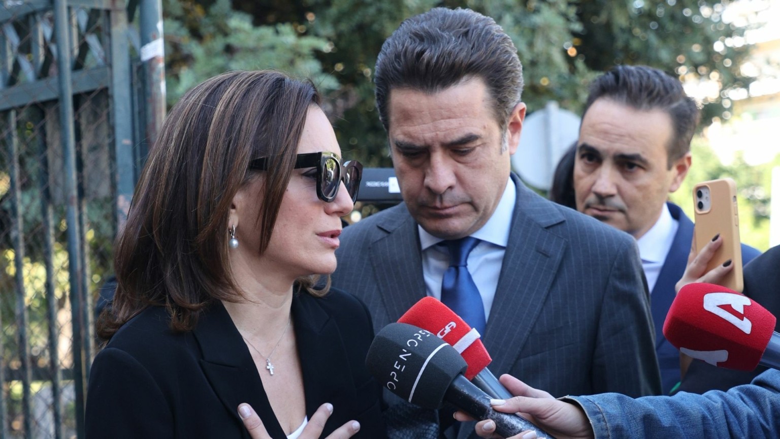 Όλγα Κεφαλογιάννη – Μίνως Μάτσας: Προσωρινή επιμέλεια των παιδιών στην ...