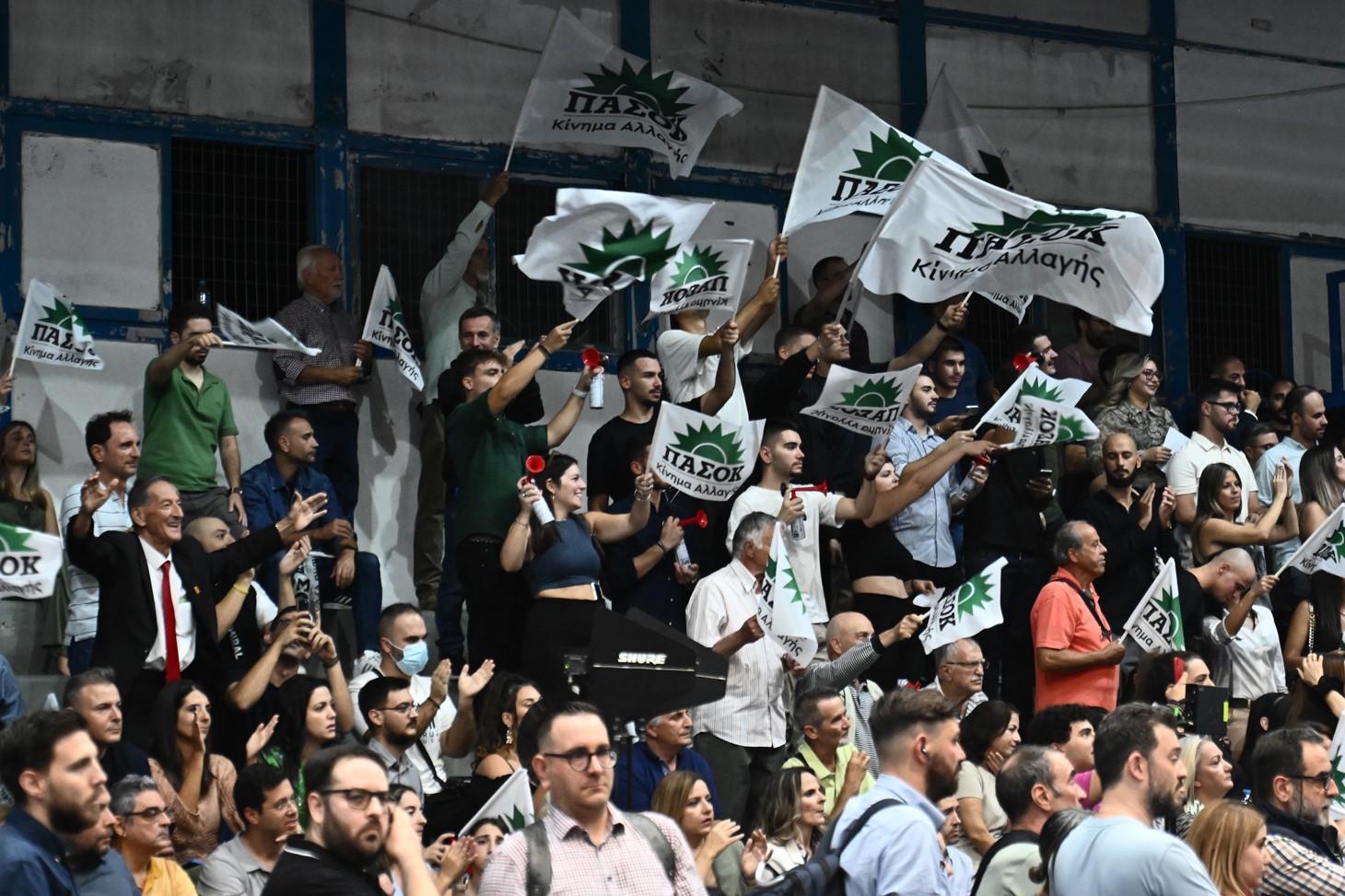 ΠΑΣΟΚ: Τα δύο συνέδρια και η επαναλειτουργία της νεολαίας – Το δύσκολο ...