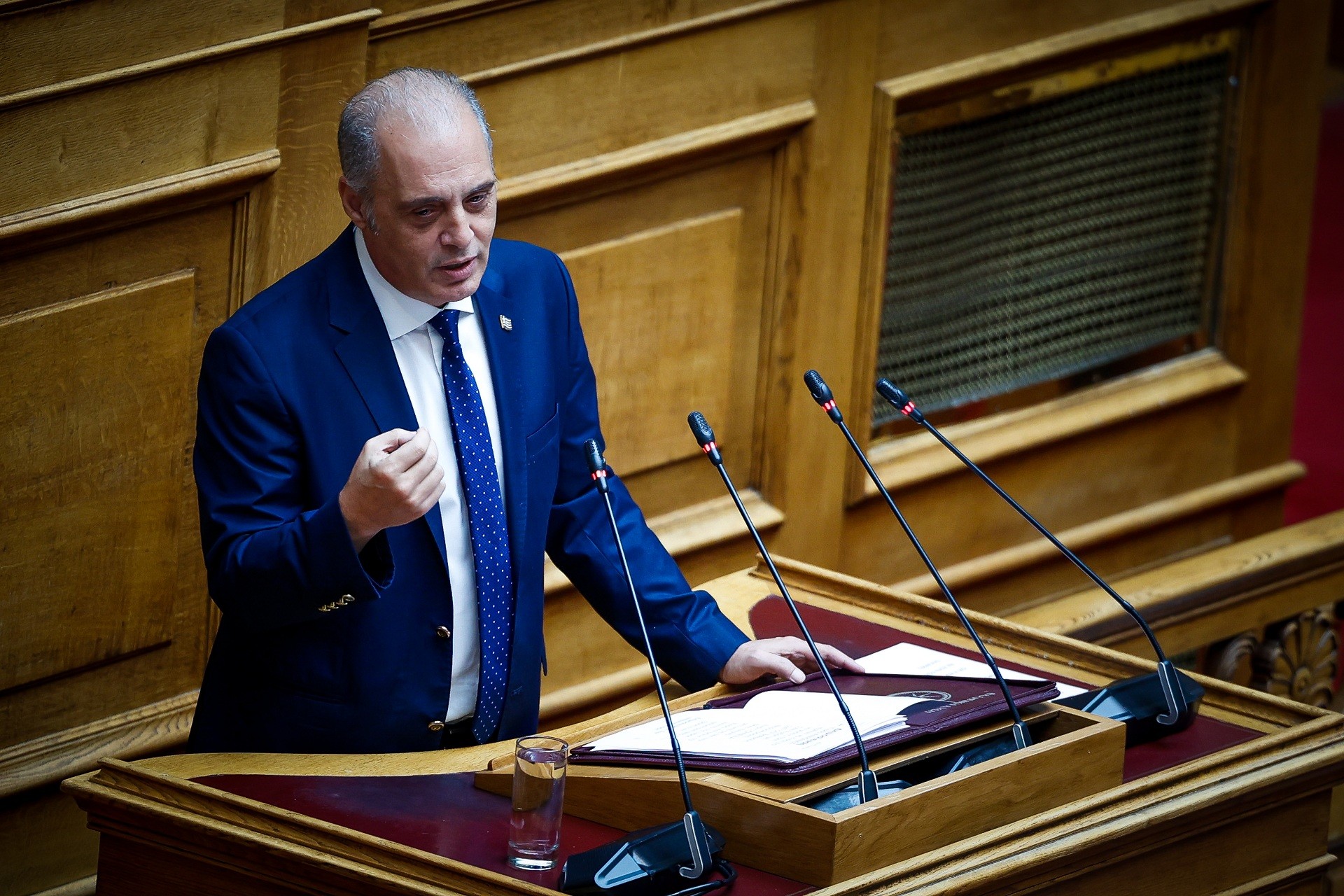 Νέα Αριστερά κατά Βελόπουλου για Μασκ: Απλώνει το χέρι μήπως πάρει κάτι ...