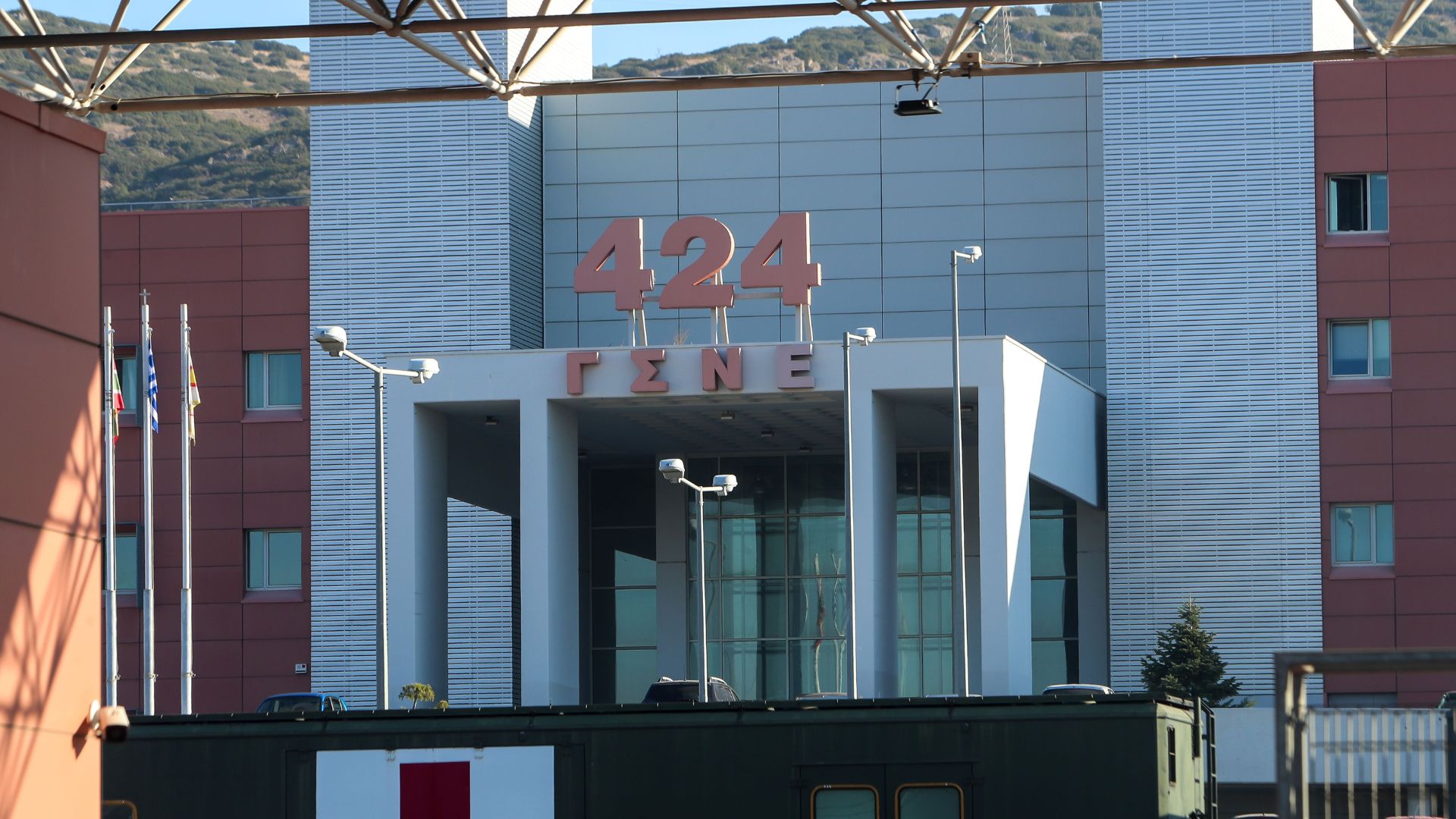 Προκαλεί ο τέως διοικητής του 424 στρατιωτικού νοσοκομείου: «Ο κάθε ...