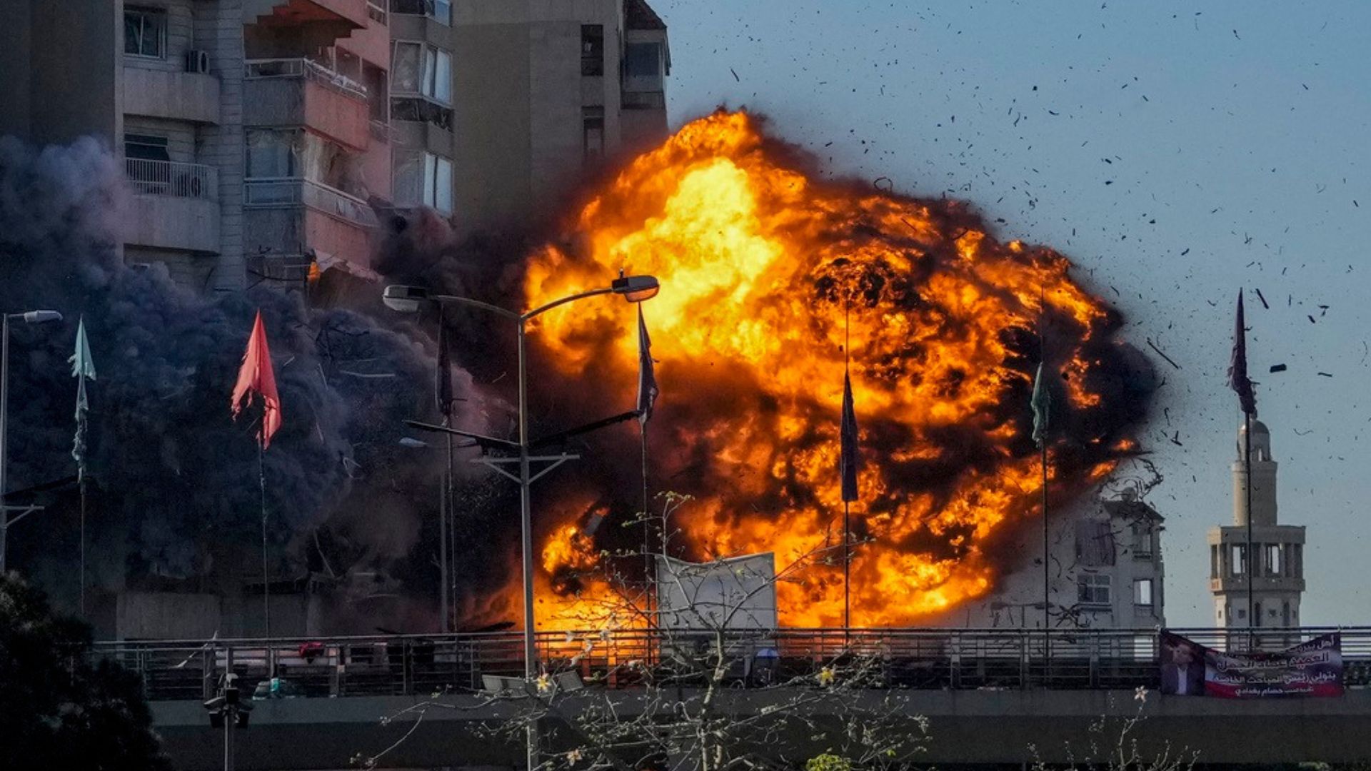 Το Ισραήλ ισοπέδωσε πολυκατοικία στη Βηρυτό, την ώρα που οι ΗΠΑ μιλούν ...