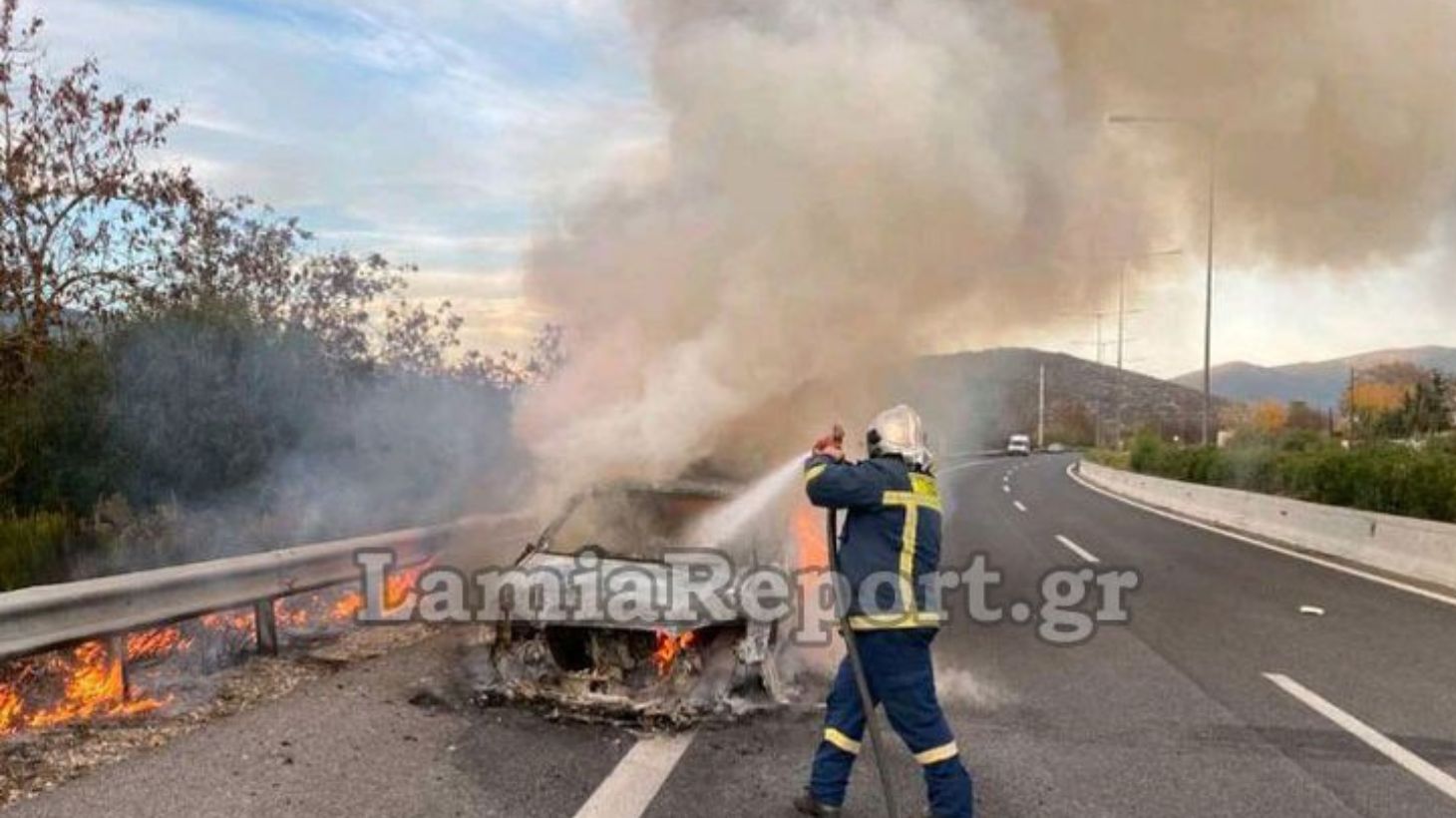 Αυτοκίνητο πήρε φωτιά στην εθνική οδό Αθηνών-Θεσσαλονίκης – Σώος ο ...