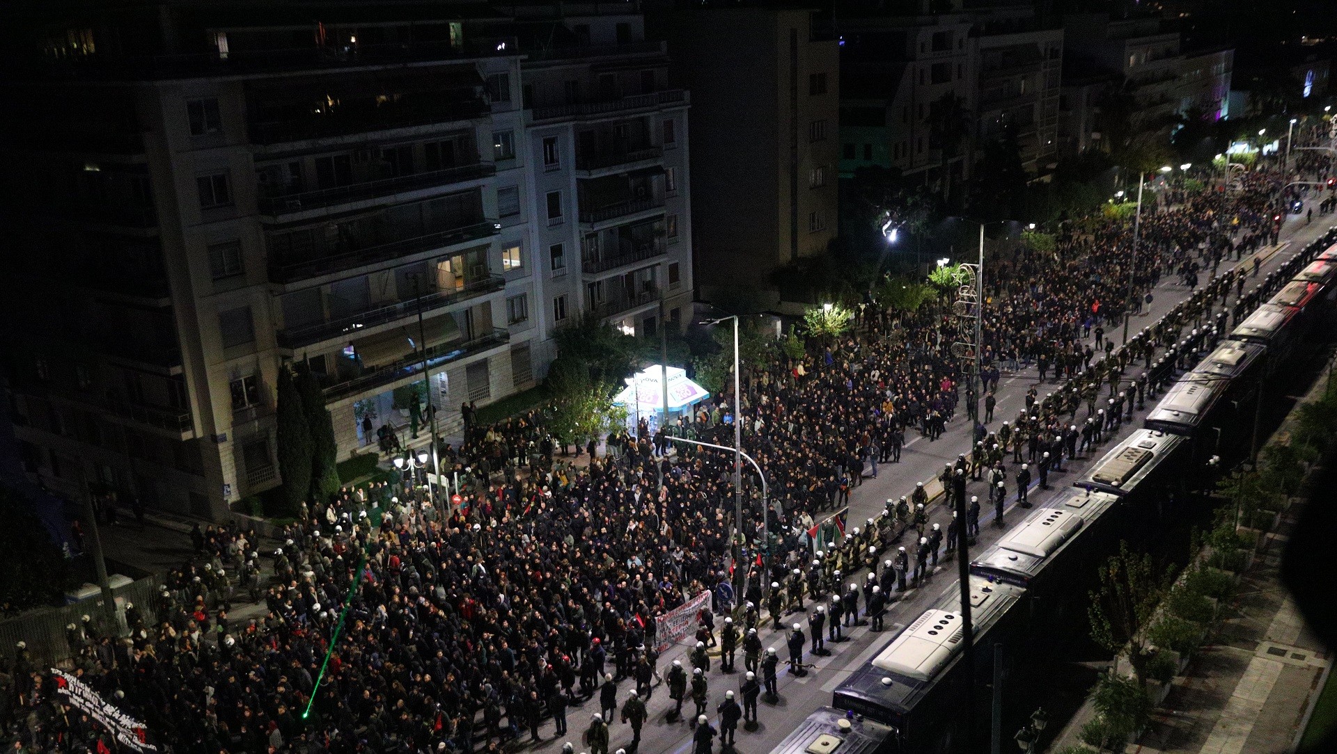 «Εδώ Πολυτεχνείο»: Ολοκληρώθηκαν οι πορείες για την 51η επέτειο – 150 ...