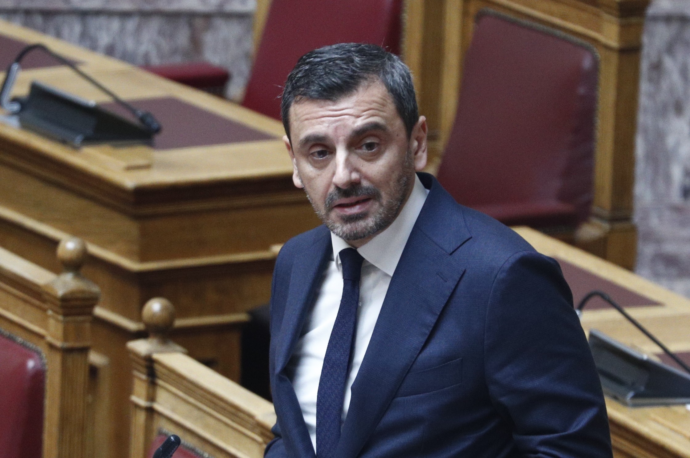 Μπάχαλο με τον αστυνομικό της Βουλής: Tο υπουργείο Προστασίας του ...