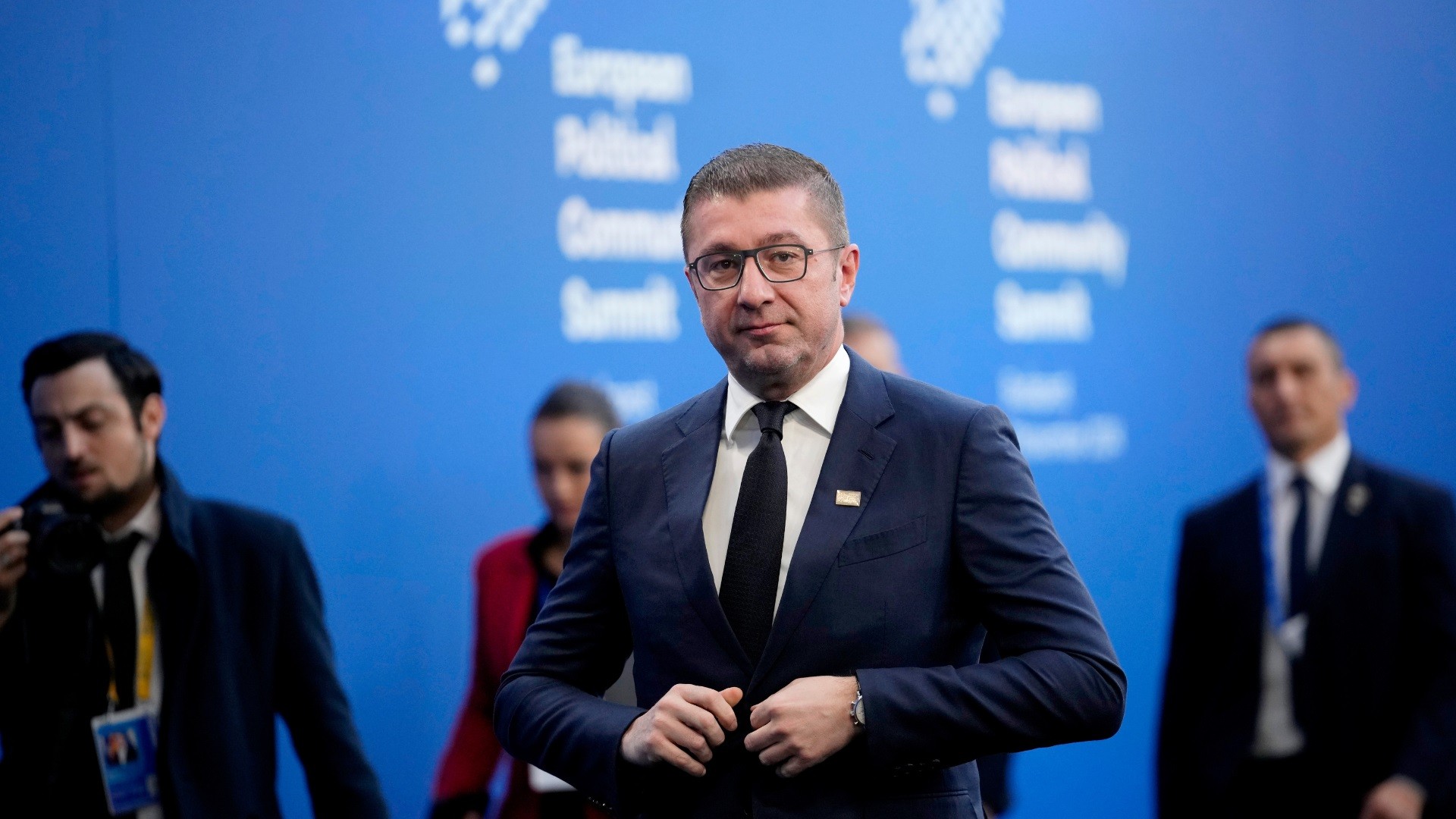 Βόρεια Μακεδονία: Επανεξελέγη αρχηγός του VMRO-DPMNE ο Χρίστιαν ...