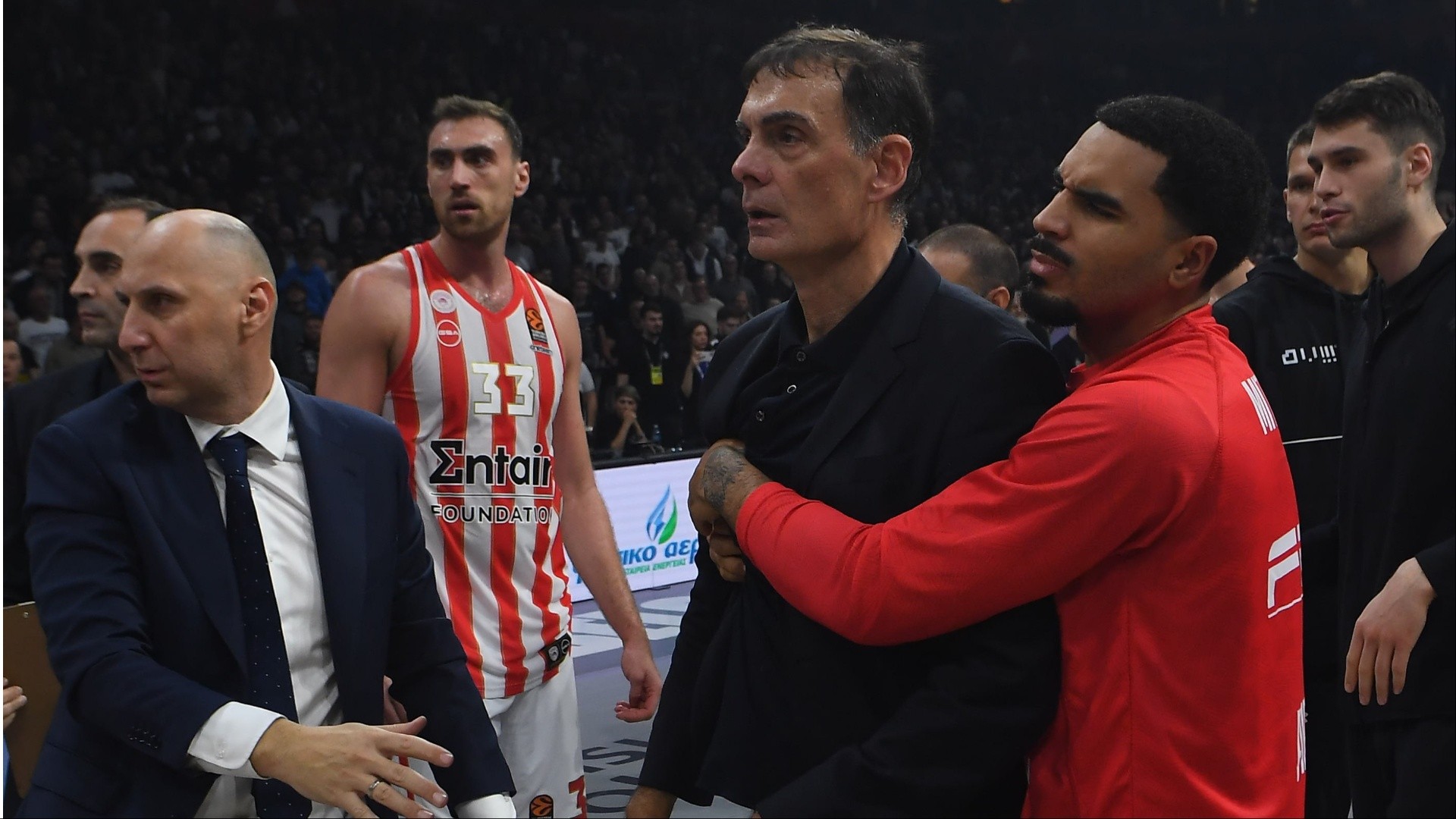 Η Παρτιζάν βρήκε τον οπαδό που επιτέθηκε στον Μπαρτζώκα και τον ...