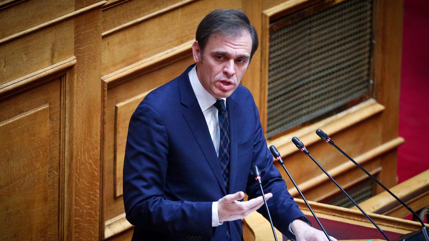 Δημήτρης Μάντζος: Το επεισόδιο στο γραφείο του και η λιποθυμία της ...