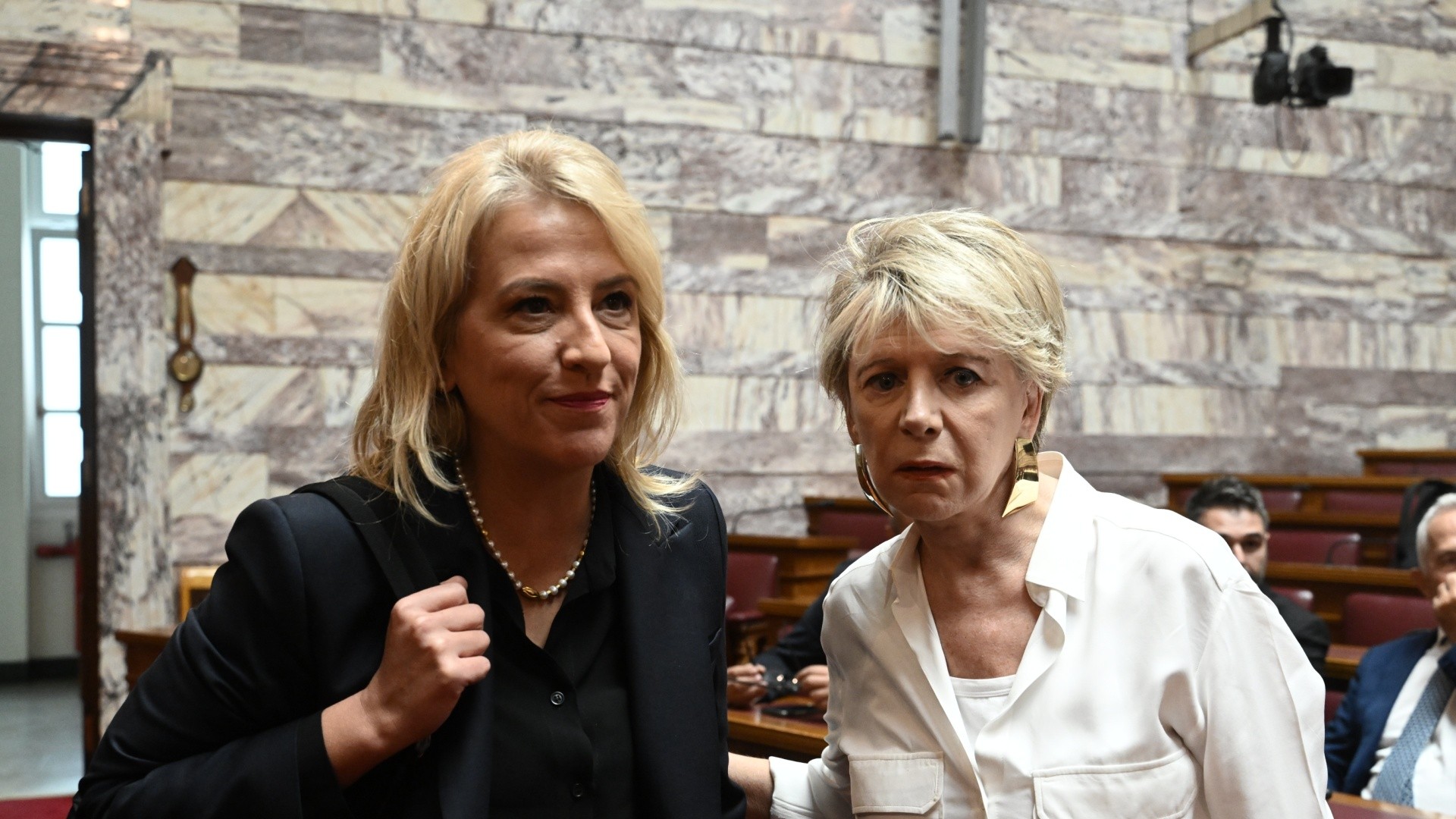 ΣΥΡΙΖΑ: Στη Βουλή η κλοπή τηλεφώνου και ο εξευτελισμός φωτορεπόρτερ από ...